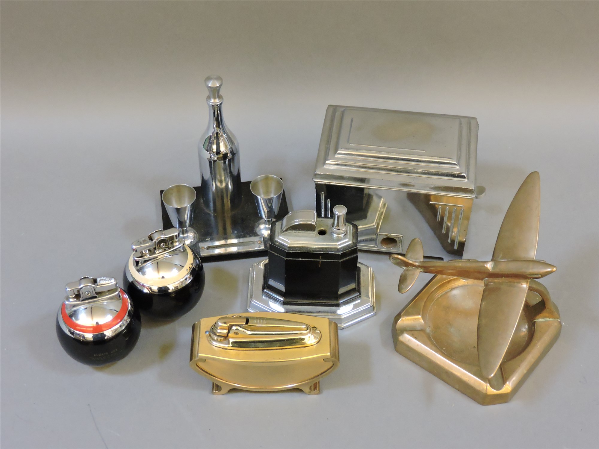 Lot 229 - Various vintage Ronson lighters and ashtrays
