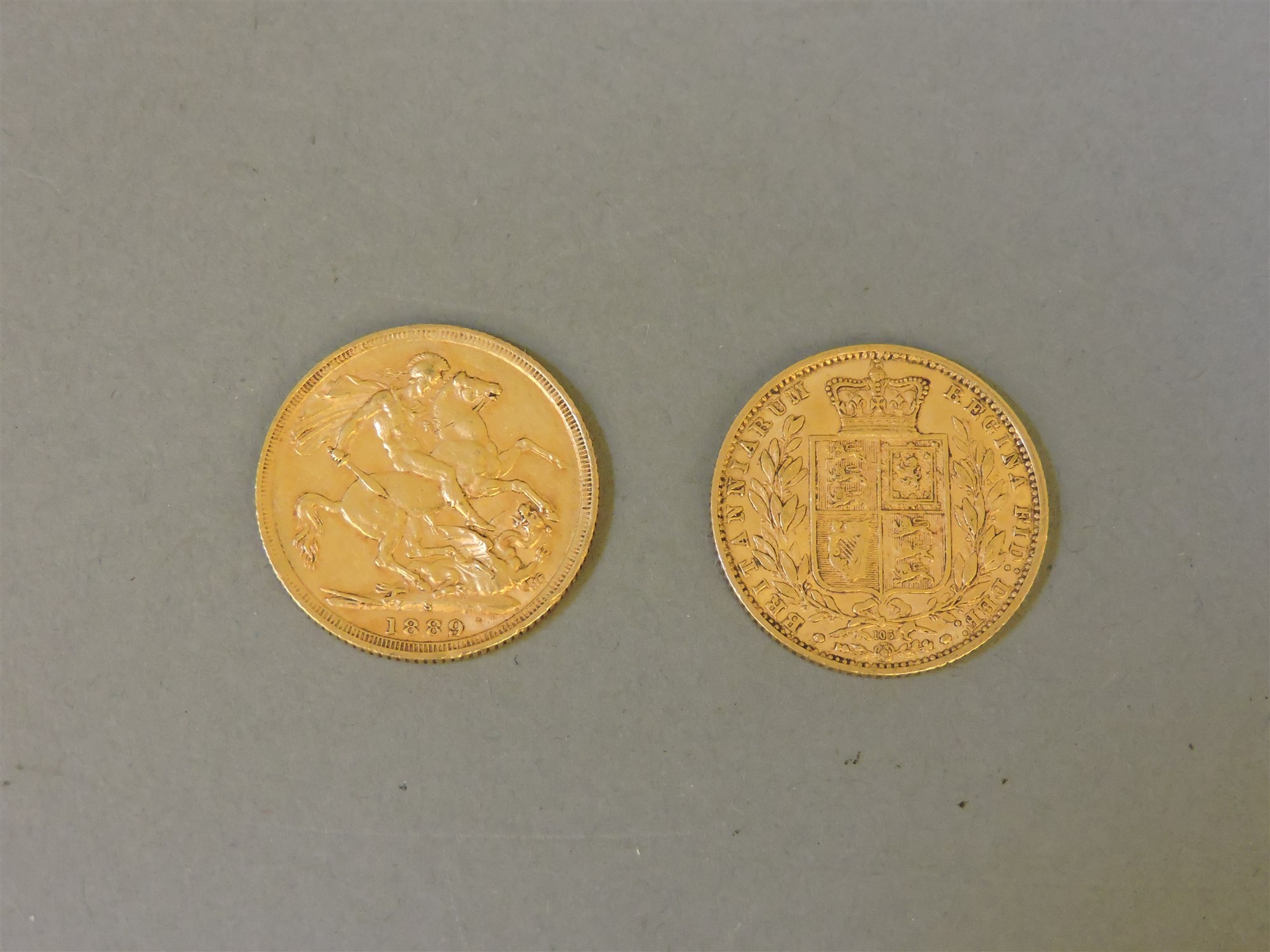 Lot 102 - Two Victorian gold sovereigns
