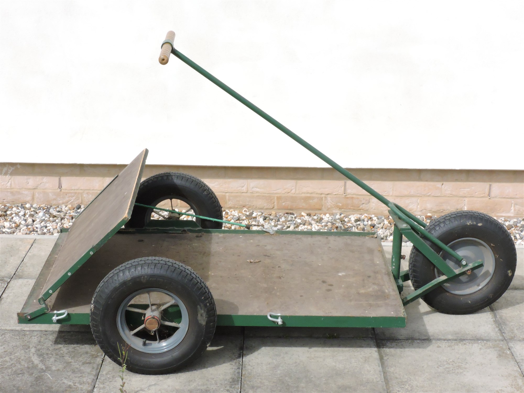 Lot 524 - A three wheel mower trolley
