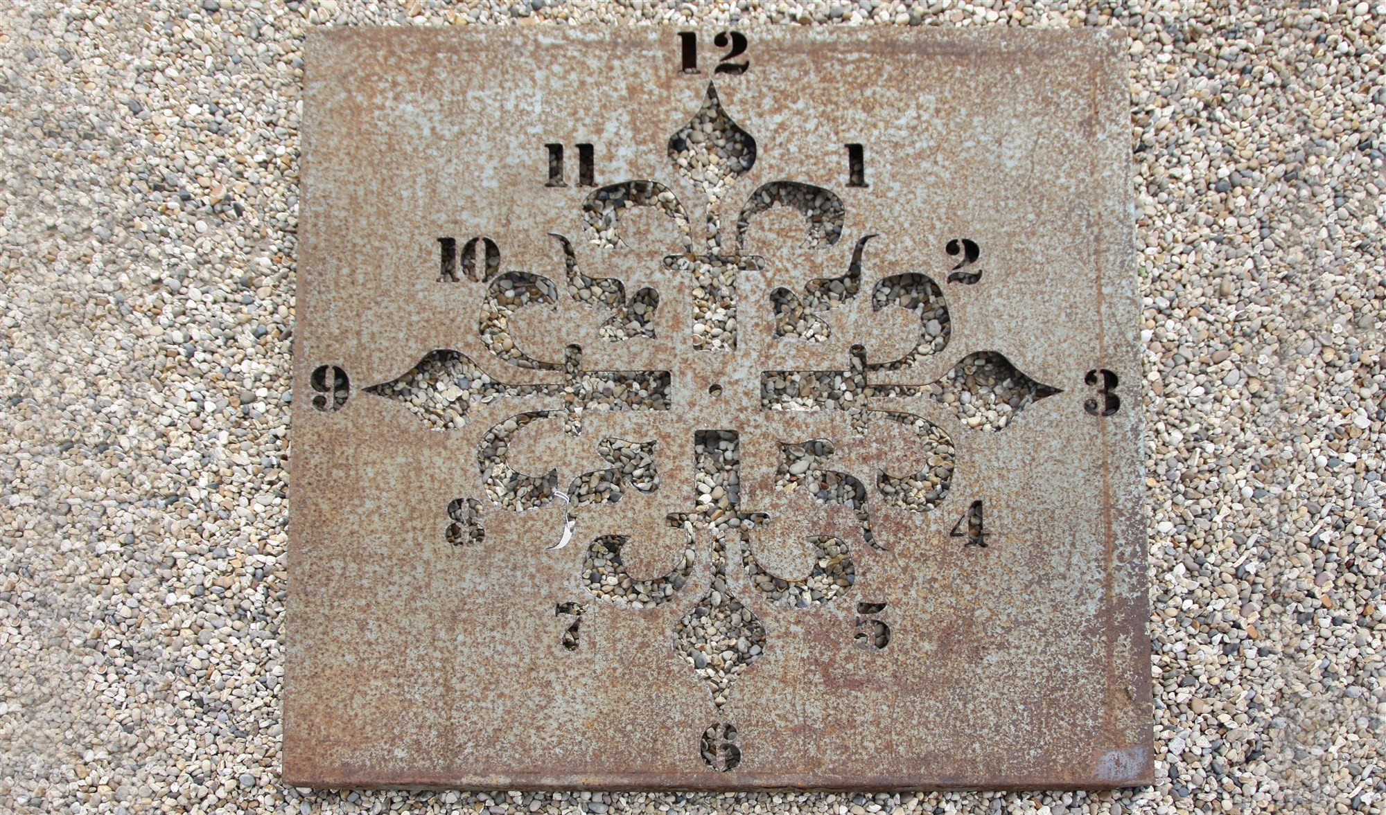 Lot 613 - A large 'Tudor style' pierced metal garden