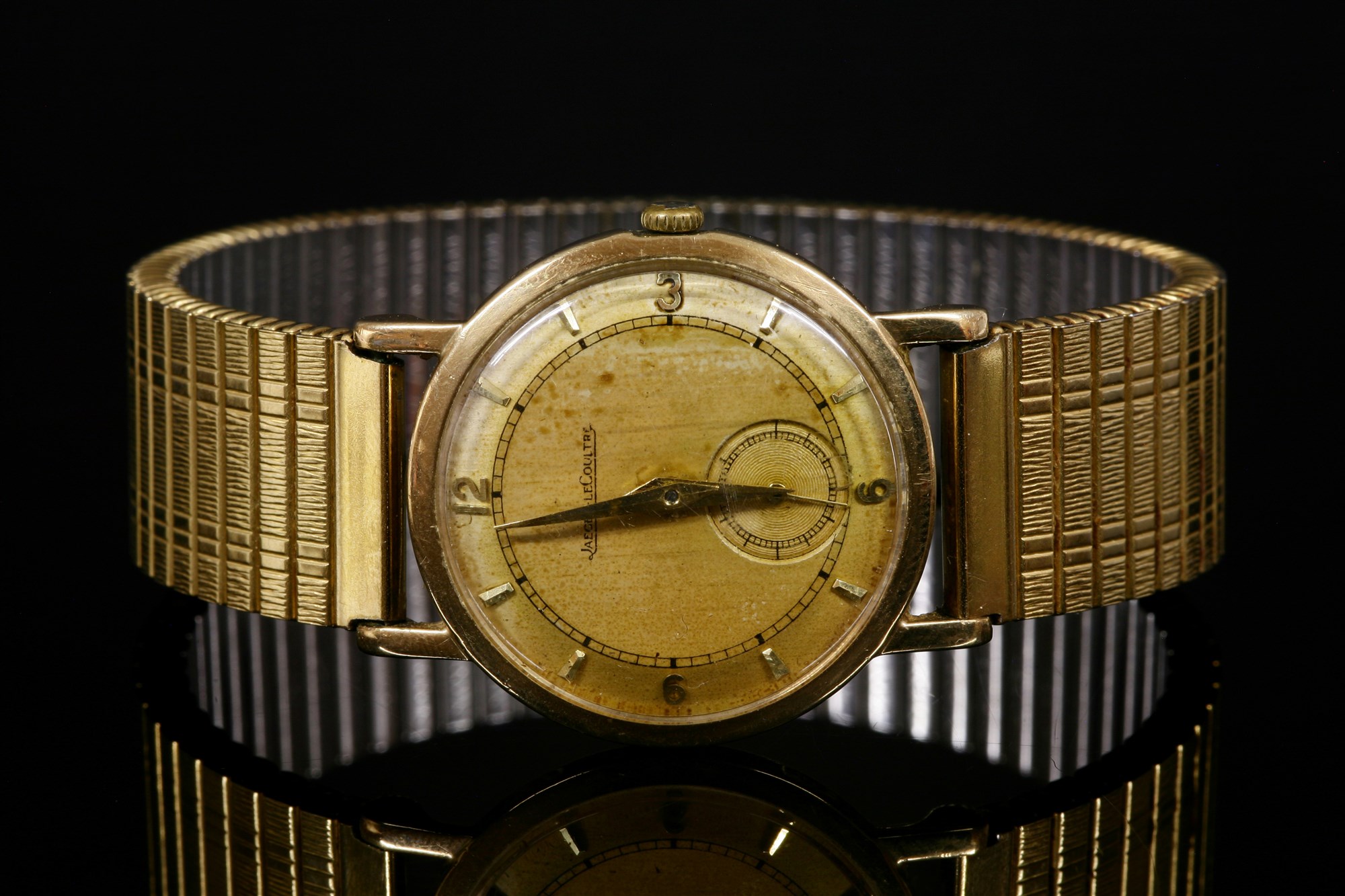 Lot 438 - A gentlemen's 9ct gold Jaeger-LeCoultre