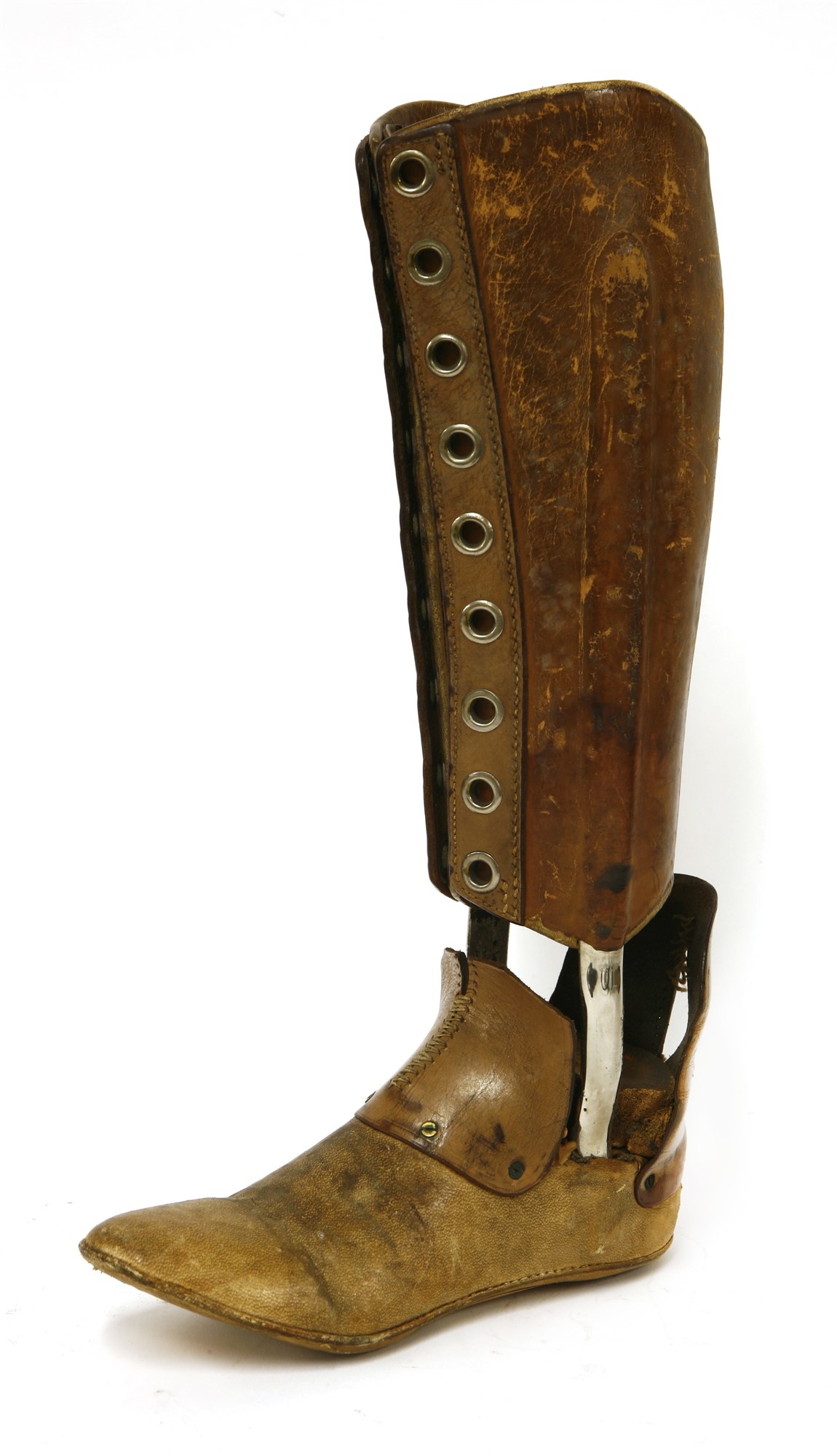 Lot 134 - A WW1 MEDICAL INTEREST PROSTHETIC LEG