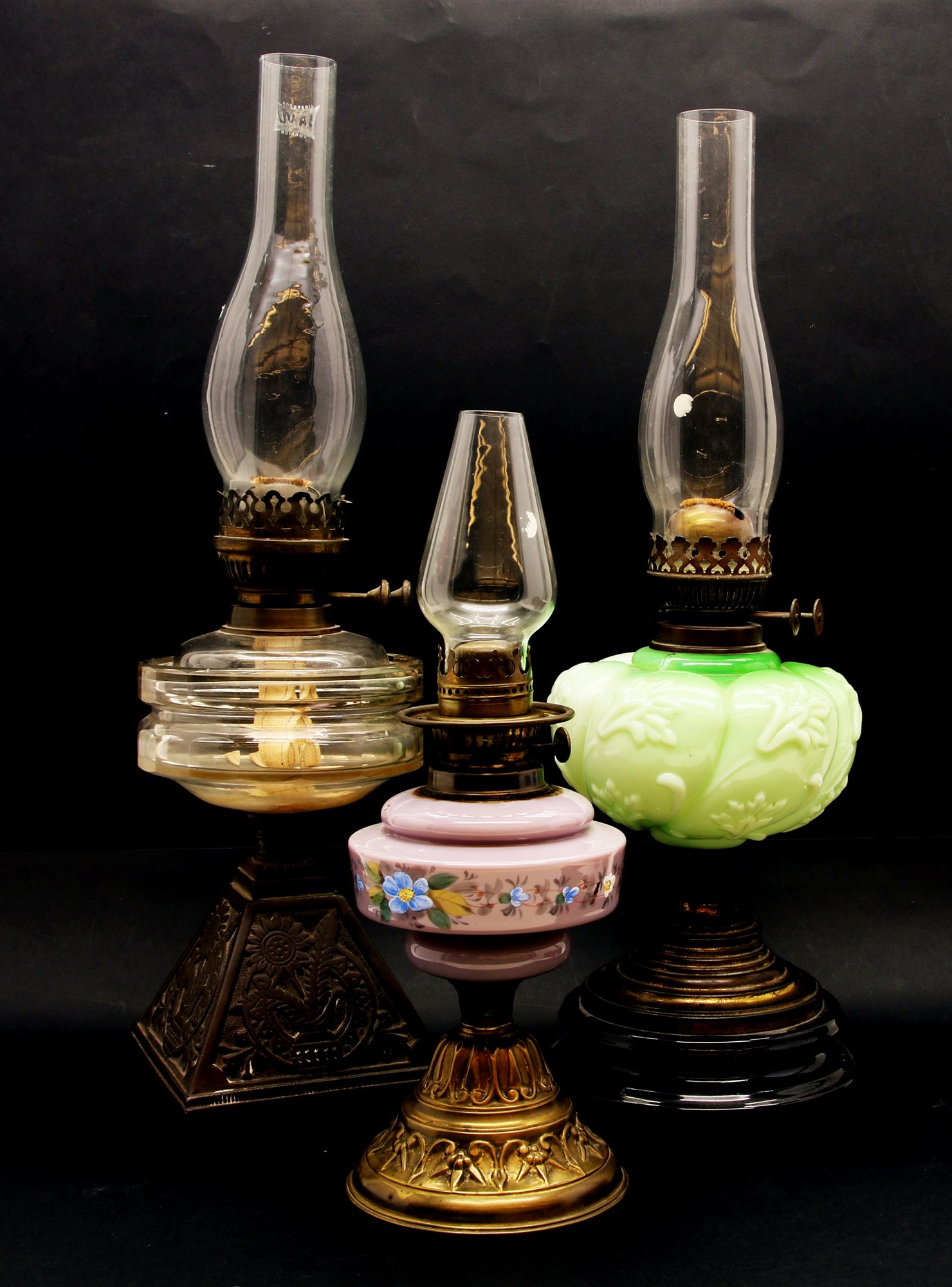 Lot 322 - A Victorian Duplex oil lamp of column form