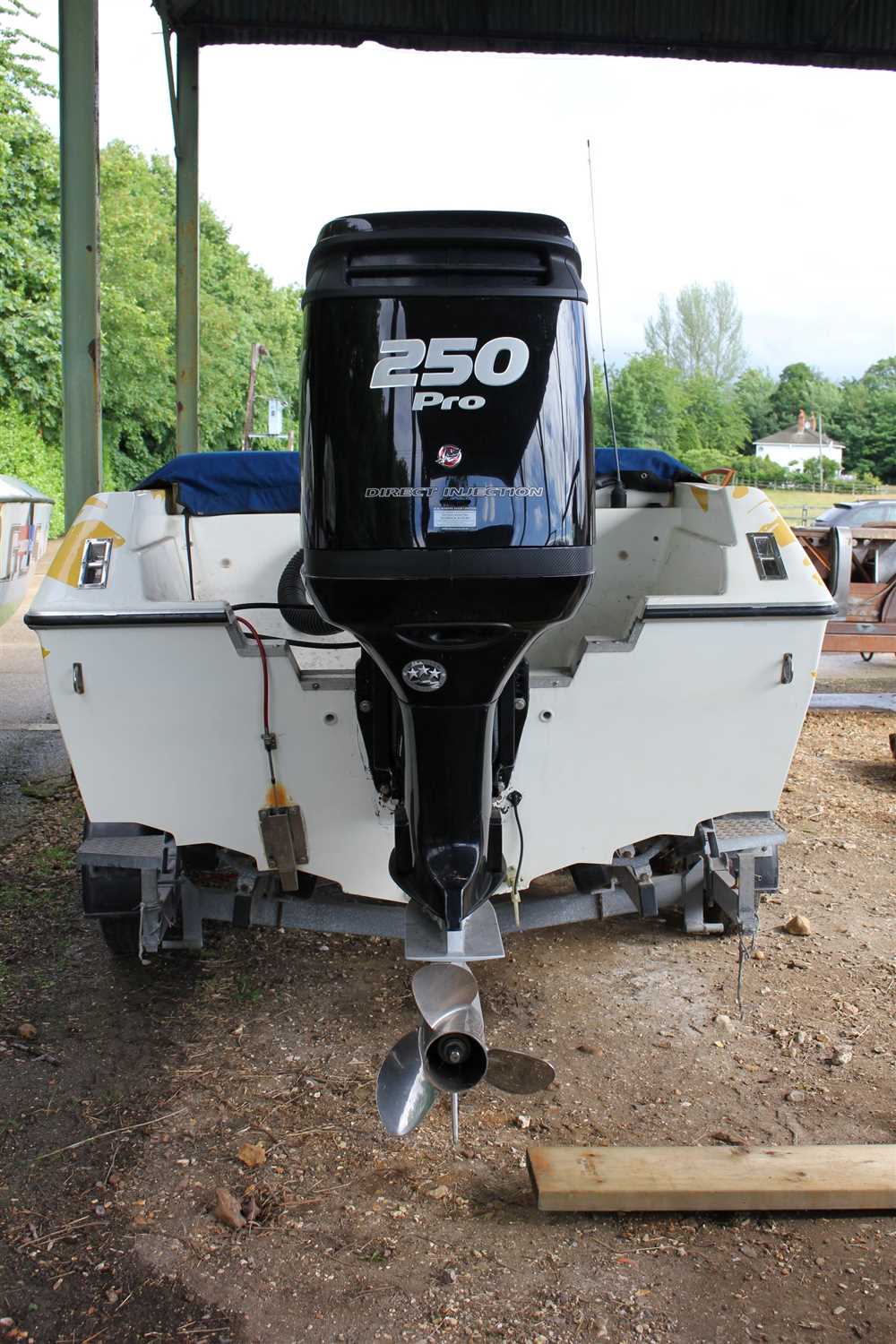 Lot 10 - A Phantom 23ft powerboat,