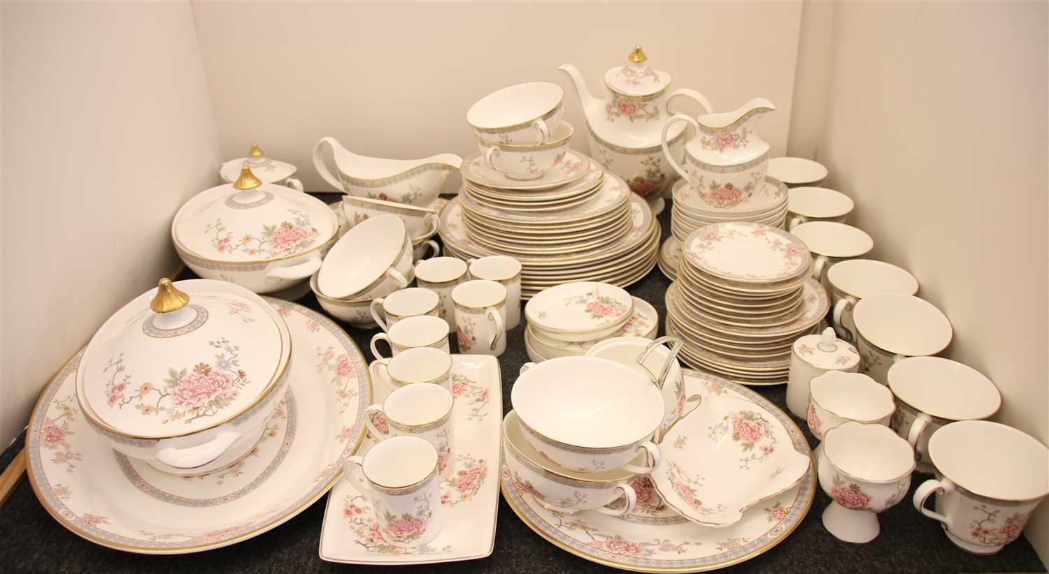 Lot 192 - A large quantity of Royal Doulton 'Canton'
