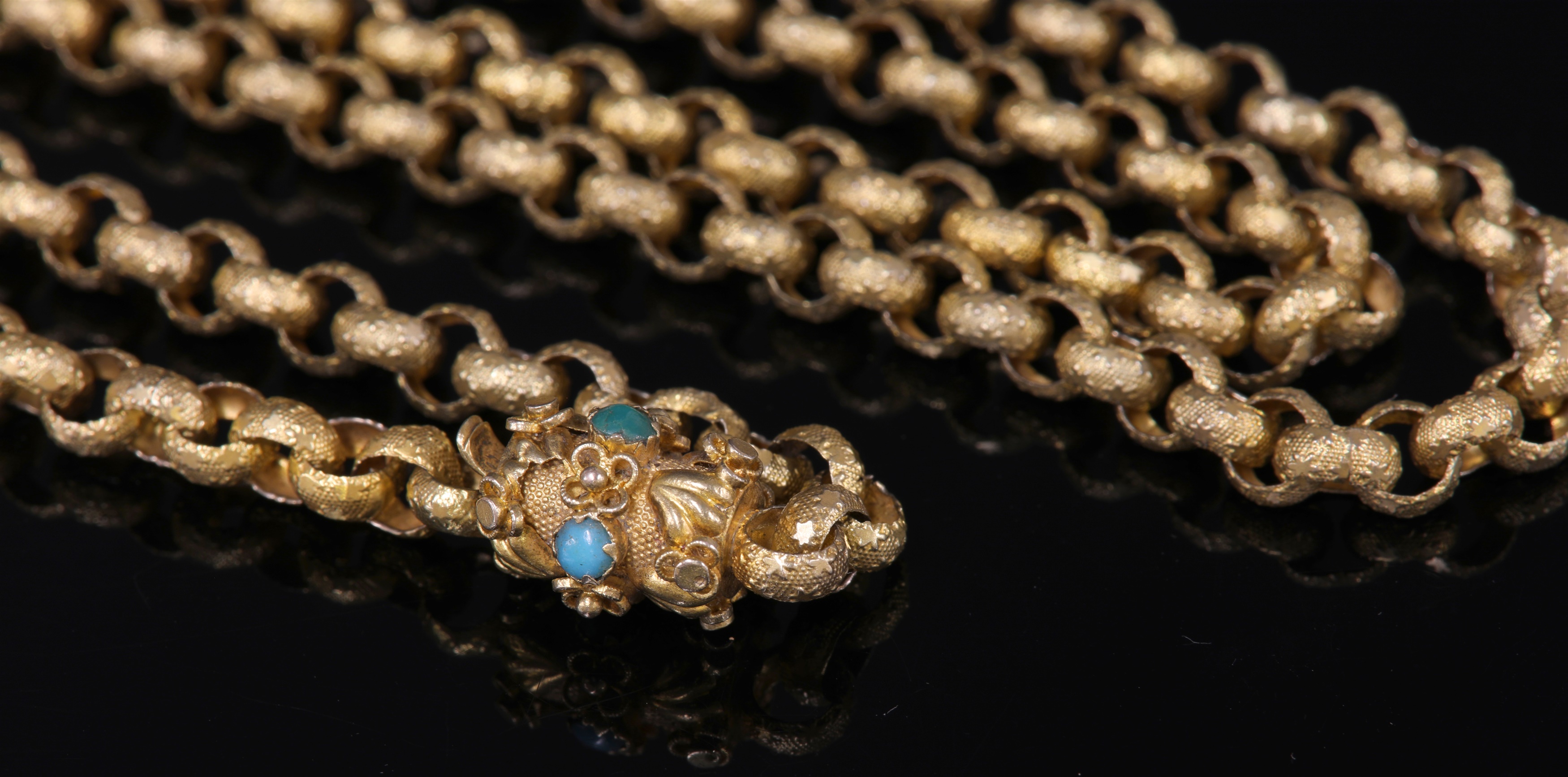 Lot 1 - A late Georgian or Regency gold long chain,