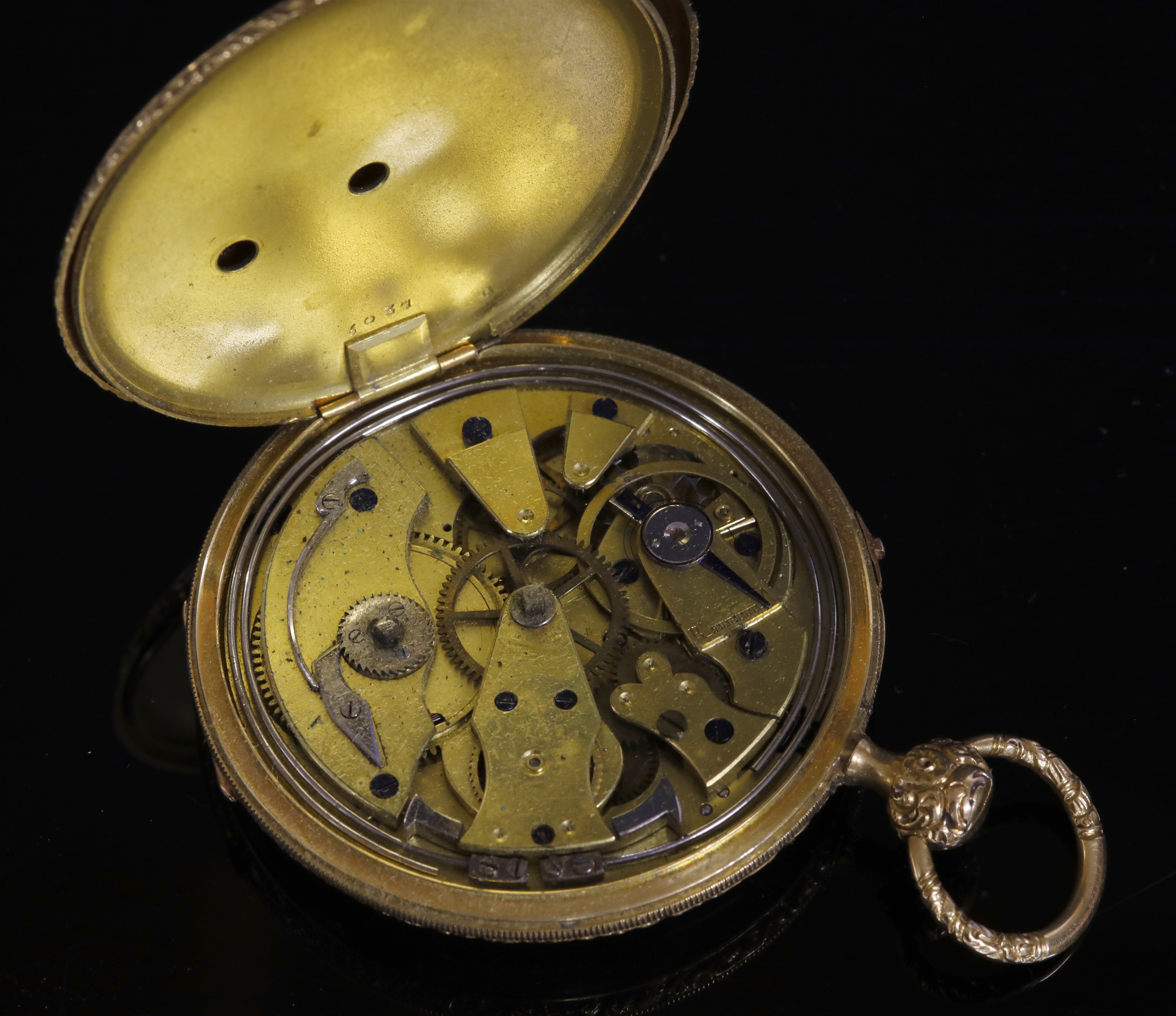 Lot 571 - A gold key wound open faced Repeater pocket