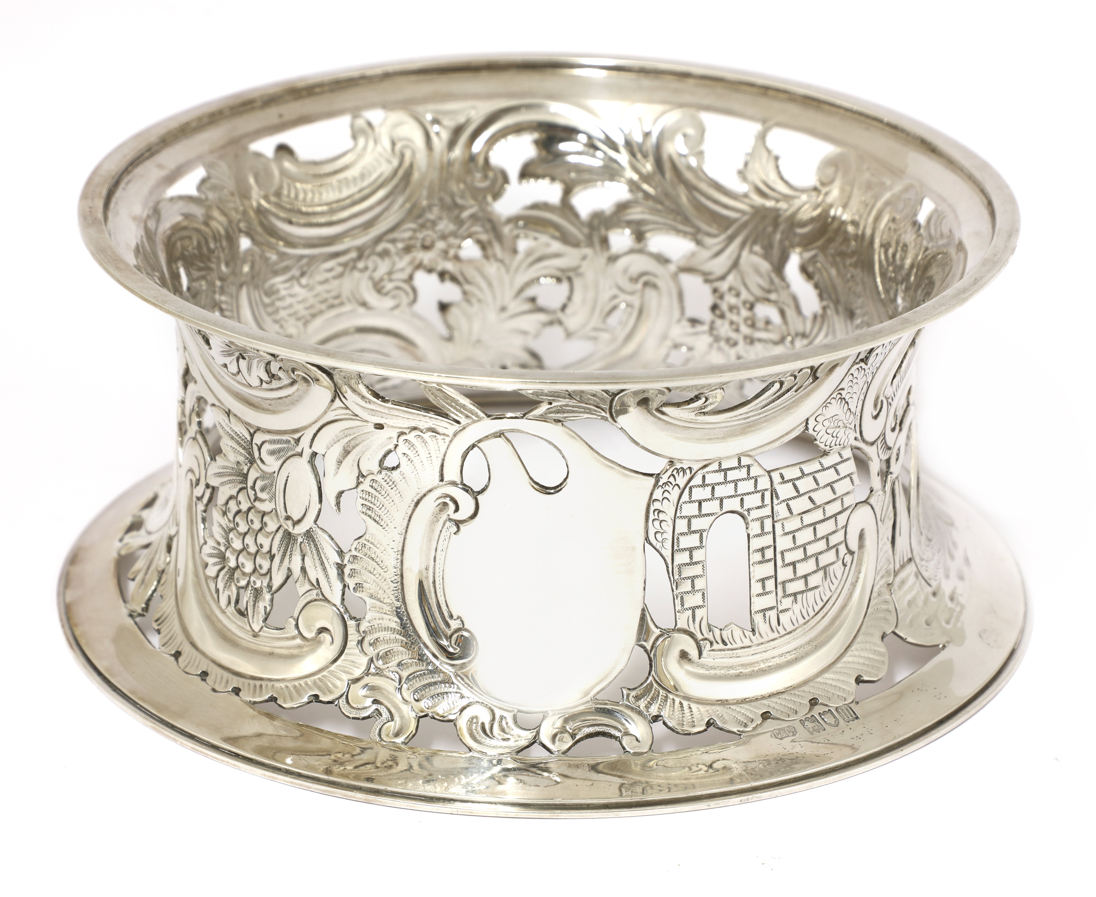 Lot 34 - A silver potato ring,