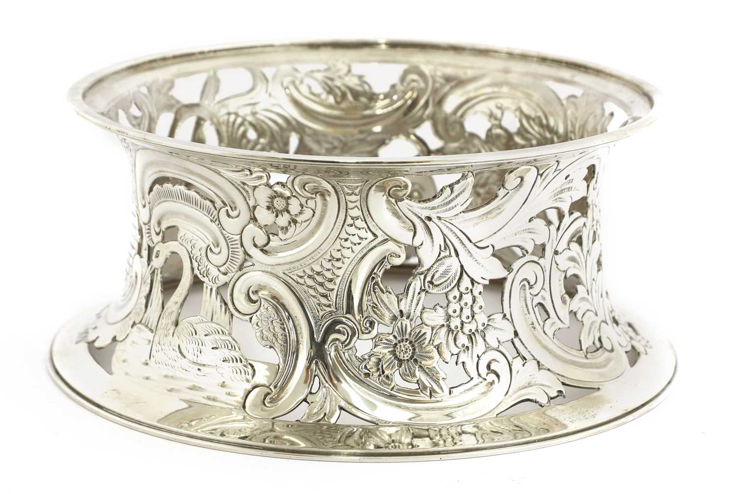 Lot 34 - A silver potato ring,