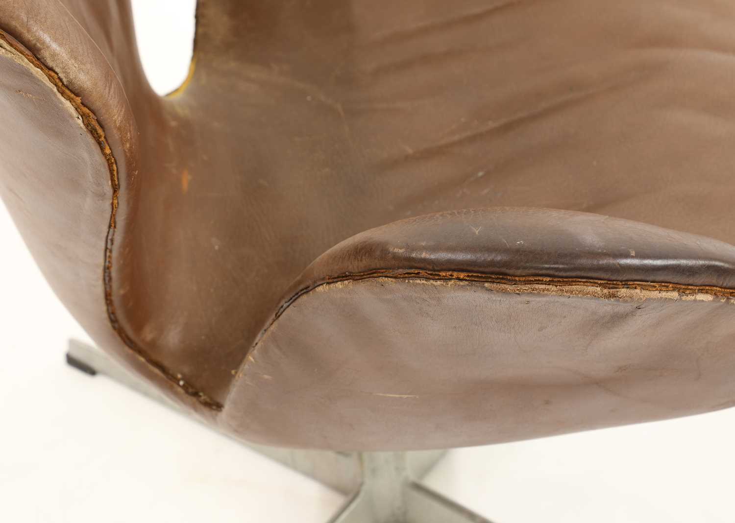 Lot 334 - A 'Swan' chair,
