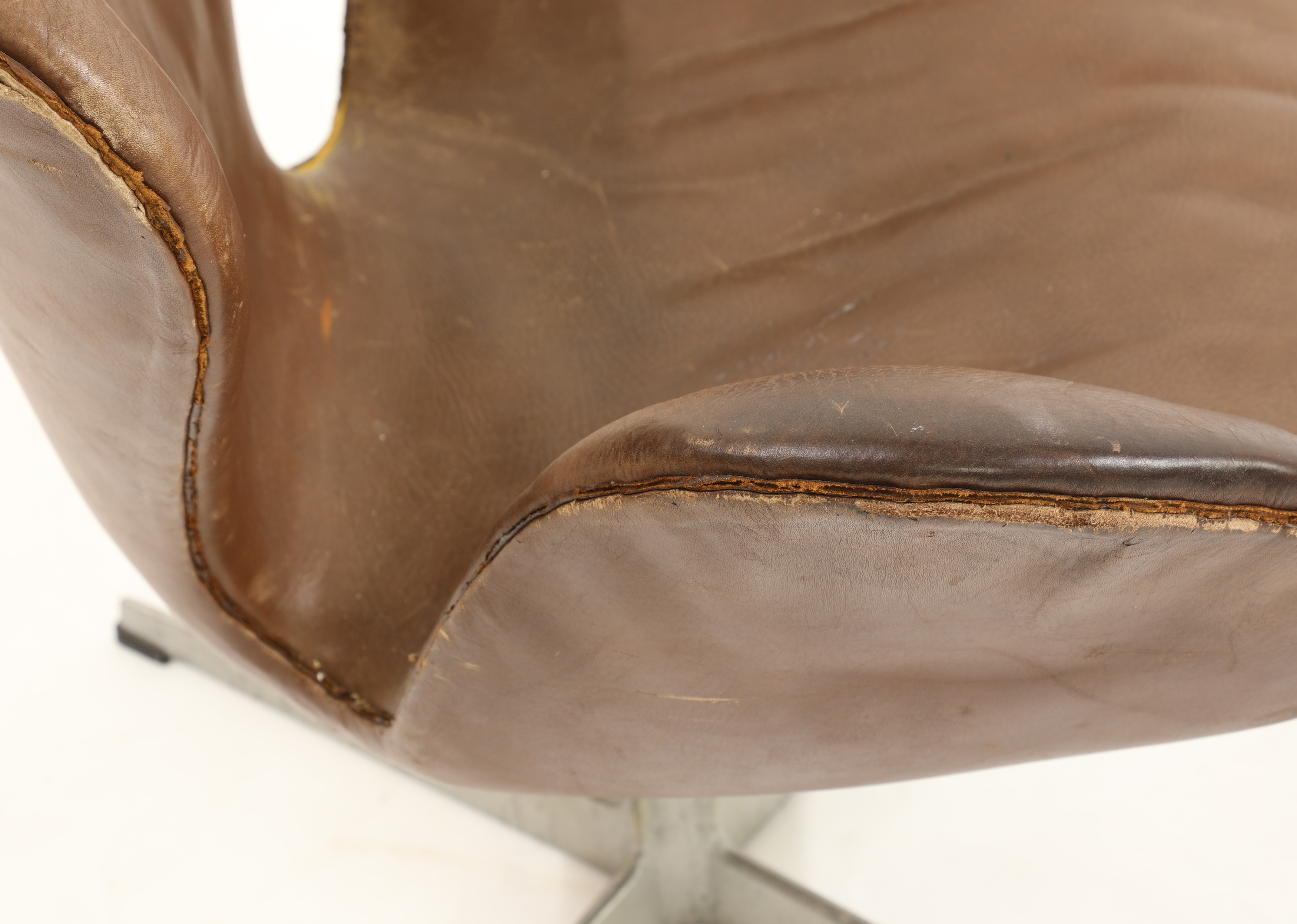 Lot 334 - A 'Swan' chair,