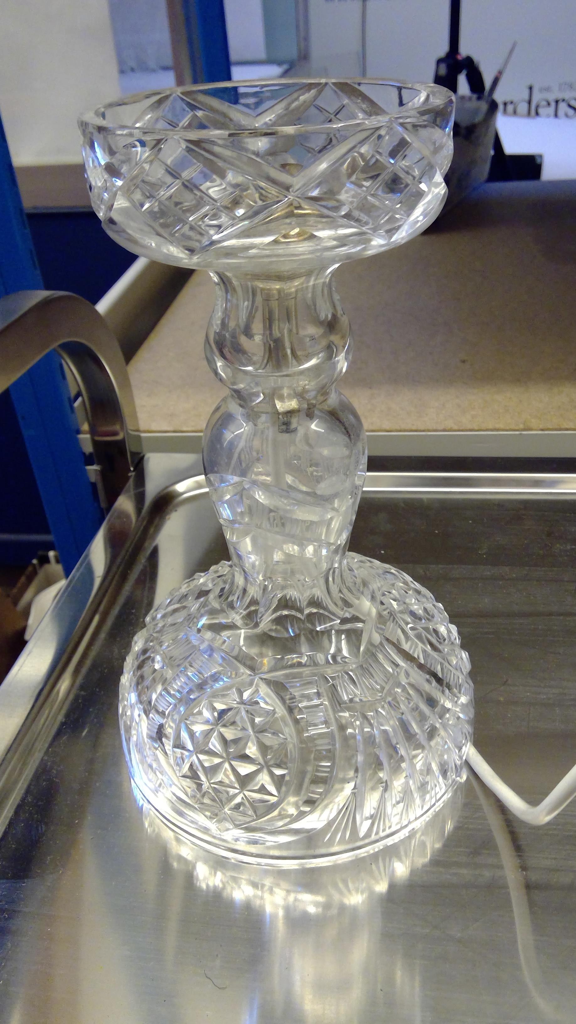 Lot 397 - An Art Deco cut glass lamp with cut glass