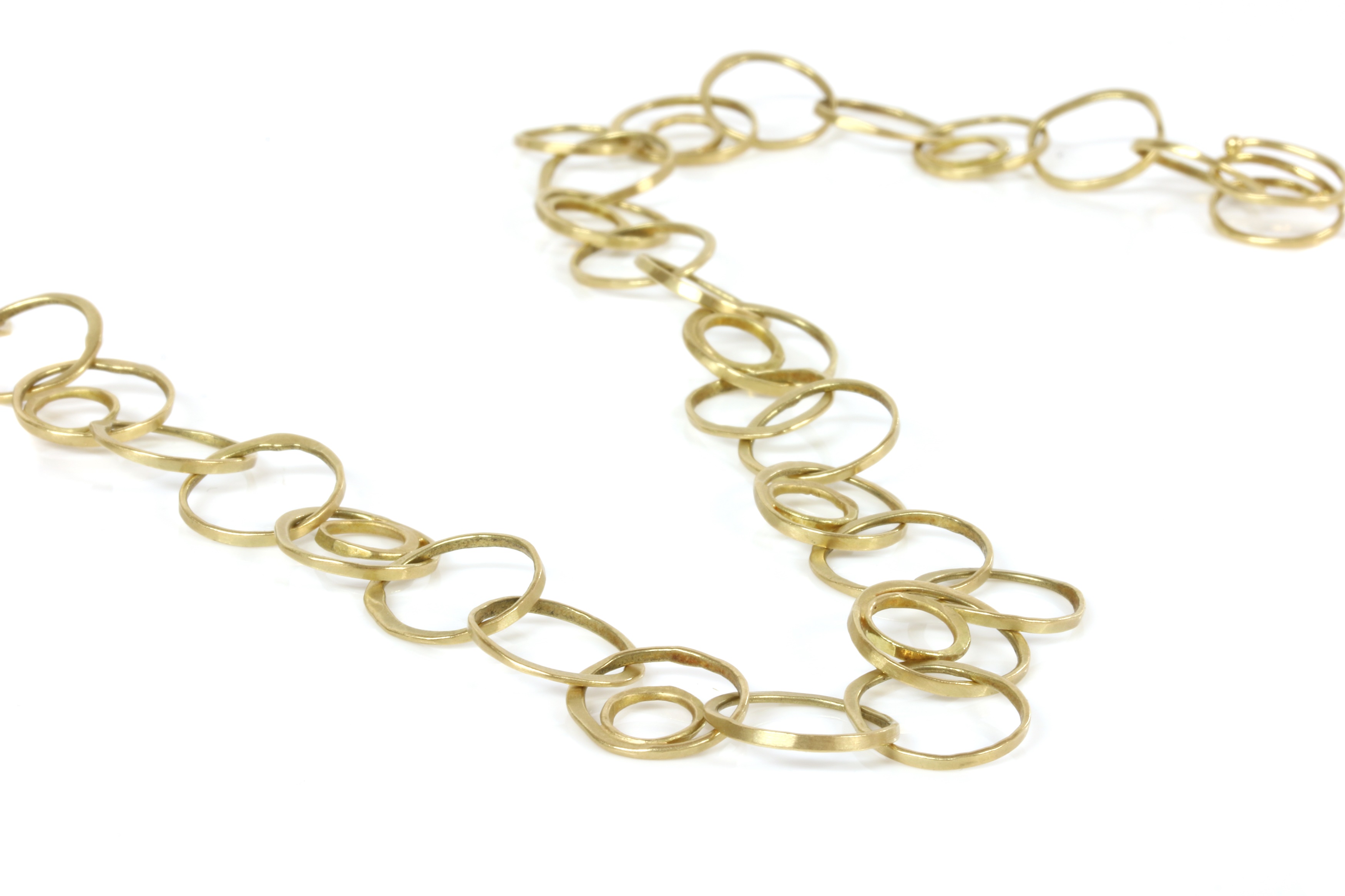 Lot 248 - An 18ct gold contemporary hoop link necklace,