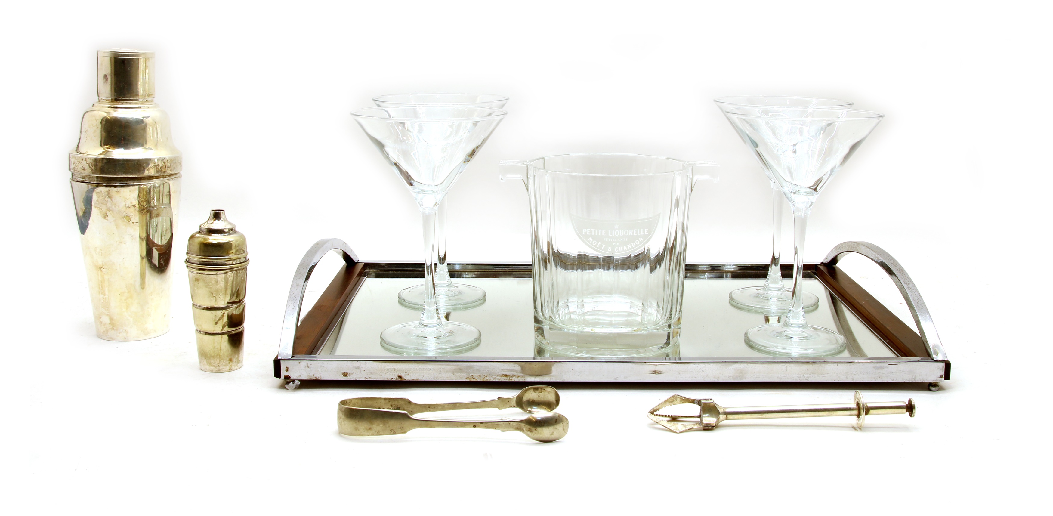 Lot 206 - A matched Art Deco style cocktail set