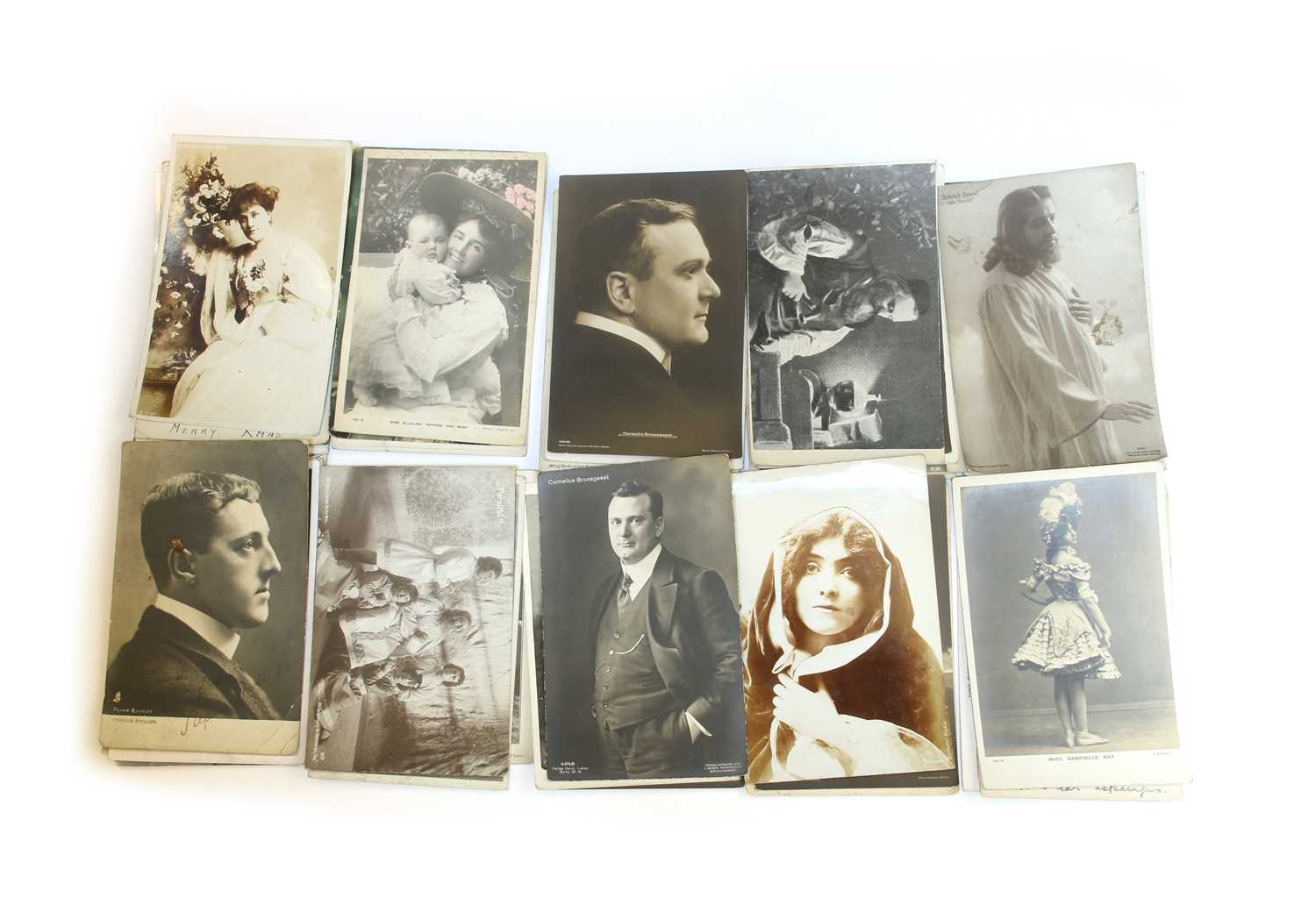 Lot 177 - Over 150 vintage film star postcards and
