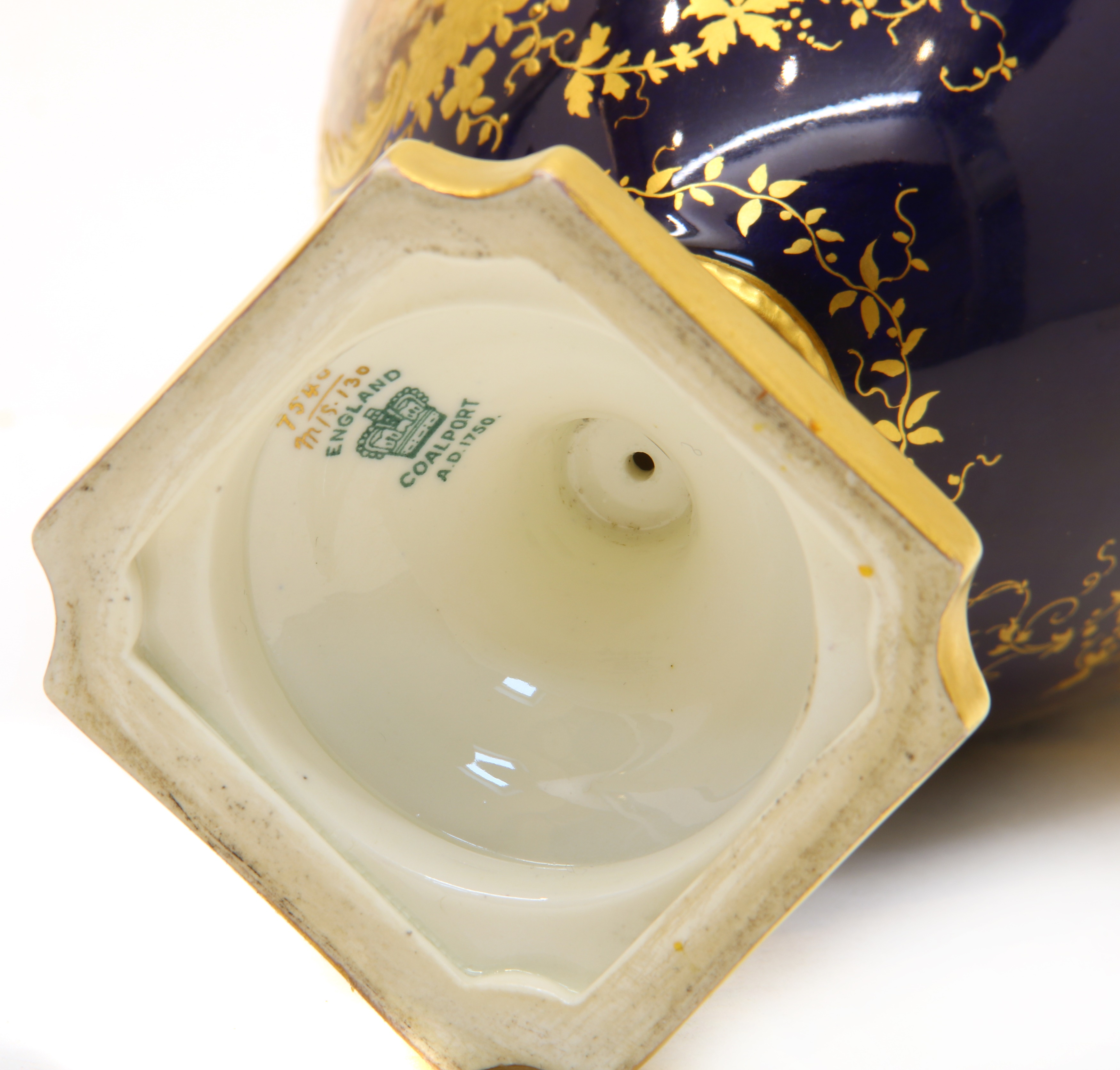 Lot 121 - A Coalport vase