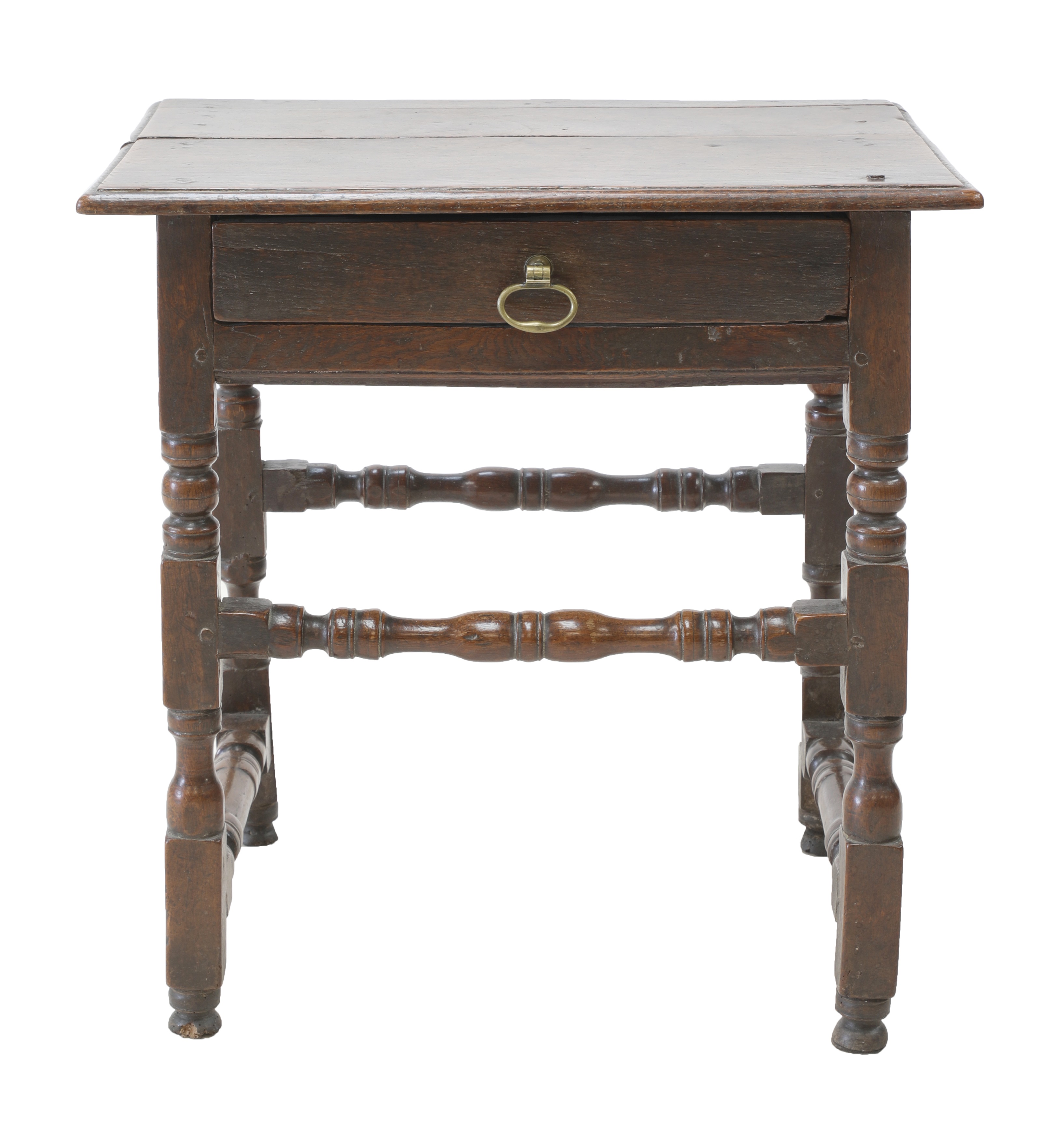 Lot 721 - A small oak side table