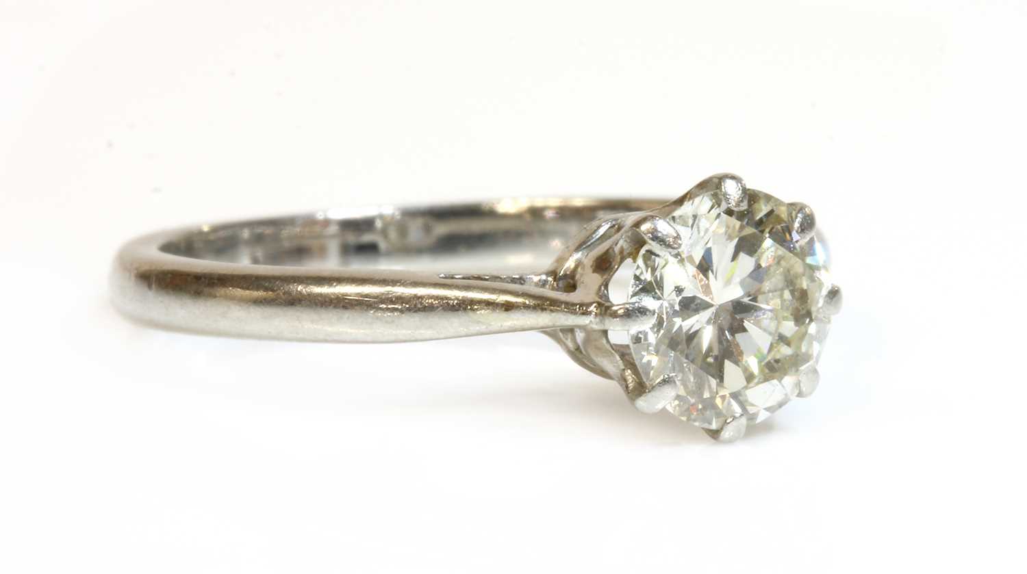 Lot 354 - A single stone diamond ring,