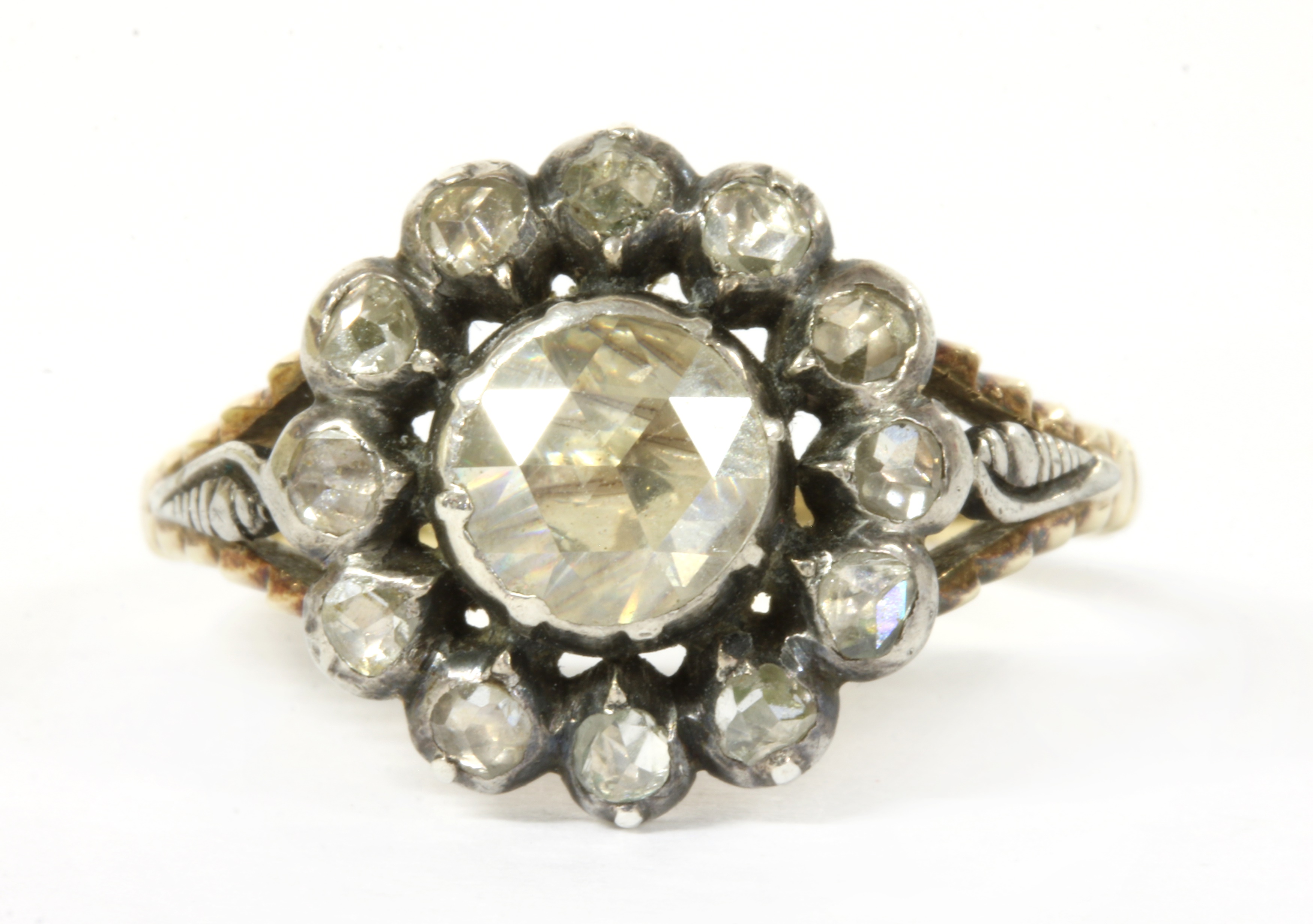 Lot 40 - A Dutch rose cut diamond cluster ring,