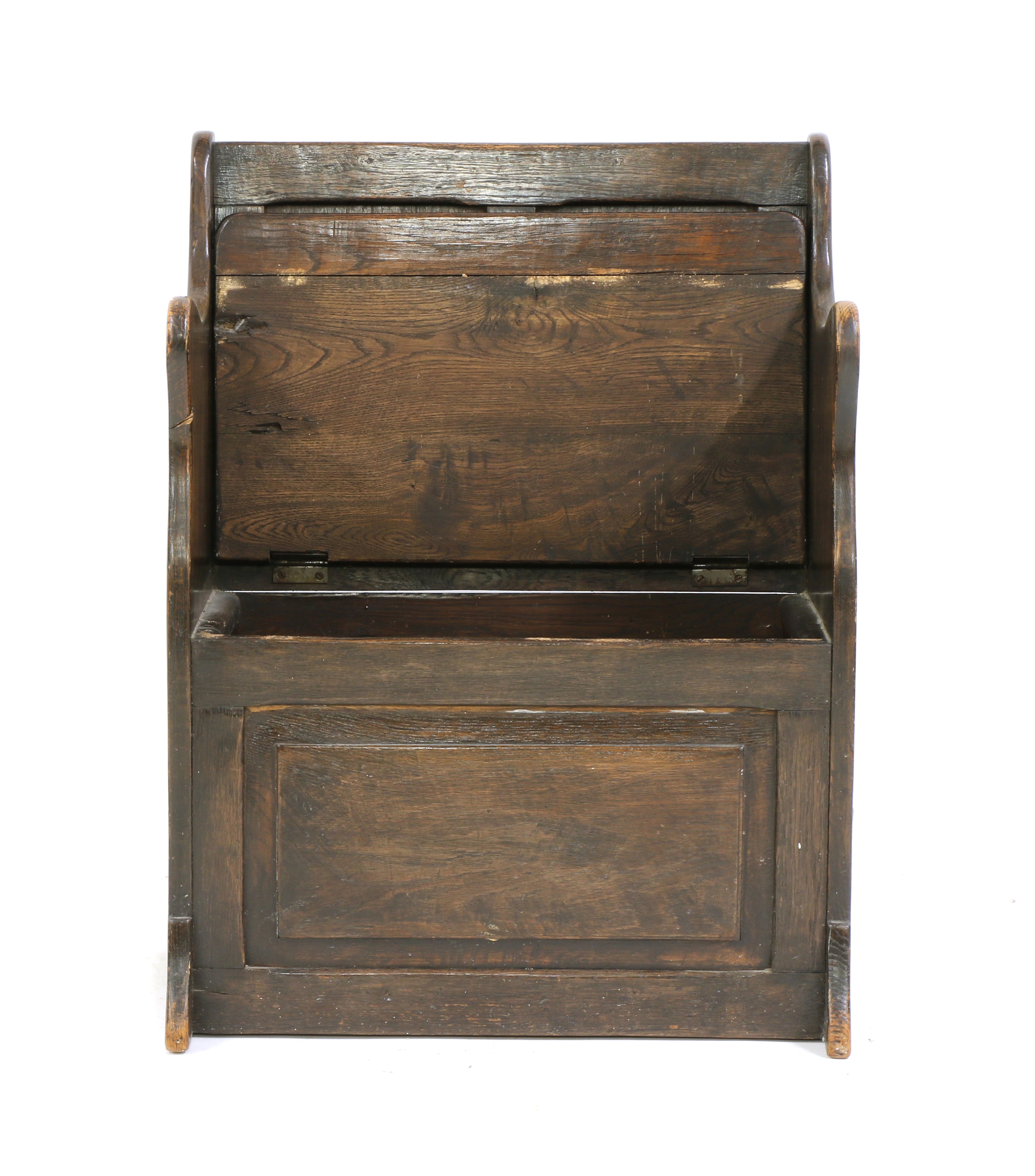 Lot 261 - A small oak monks bench,