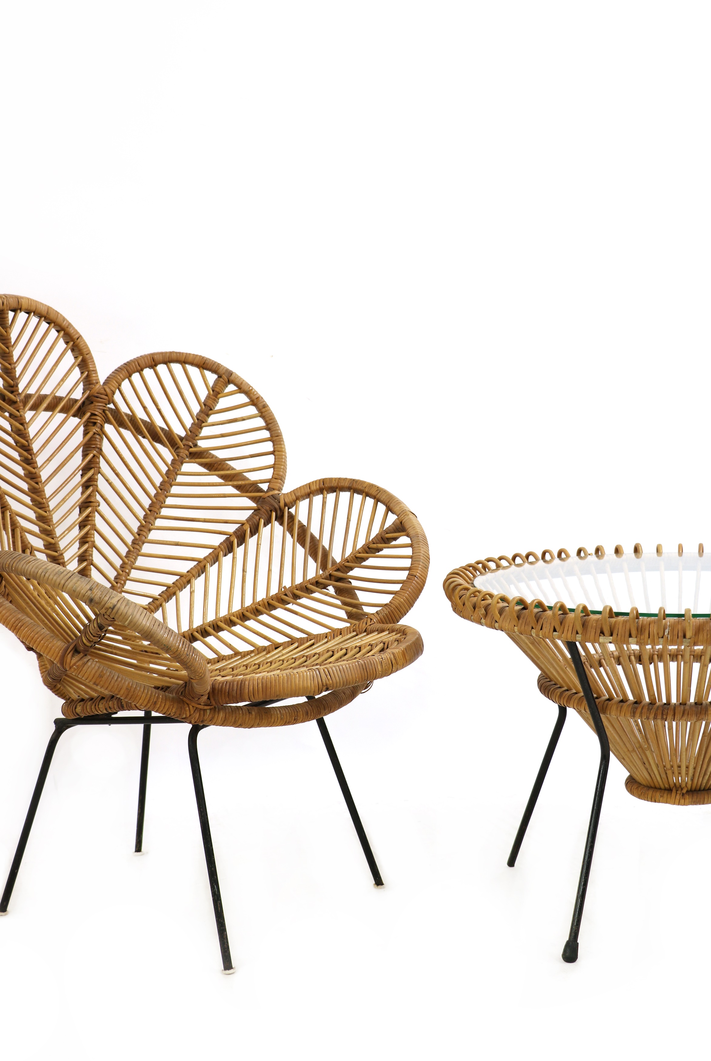 Lot 690 - A wicker conservatory suite,
