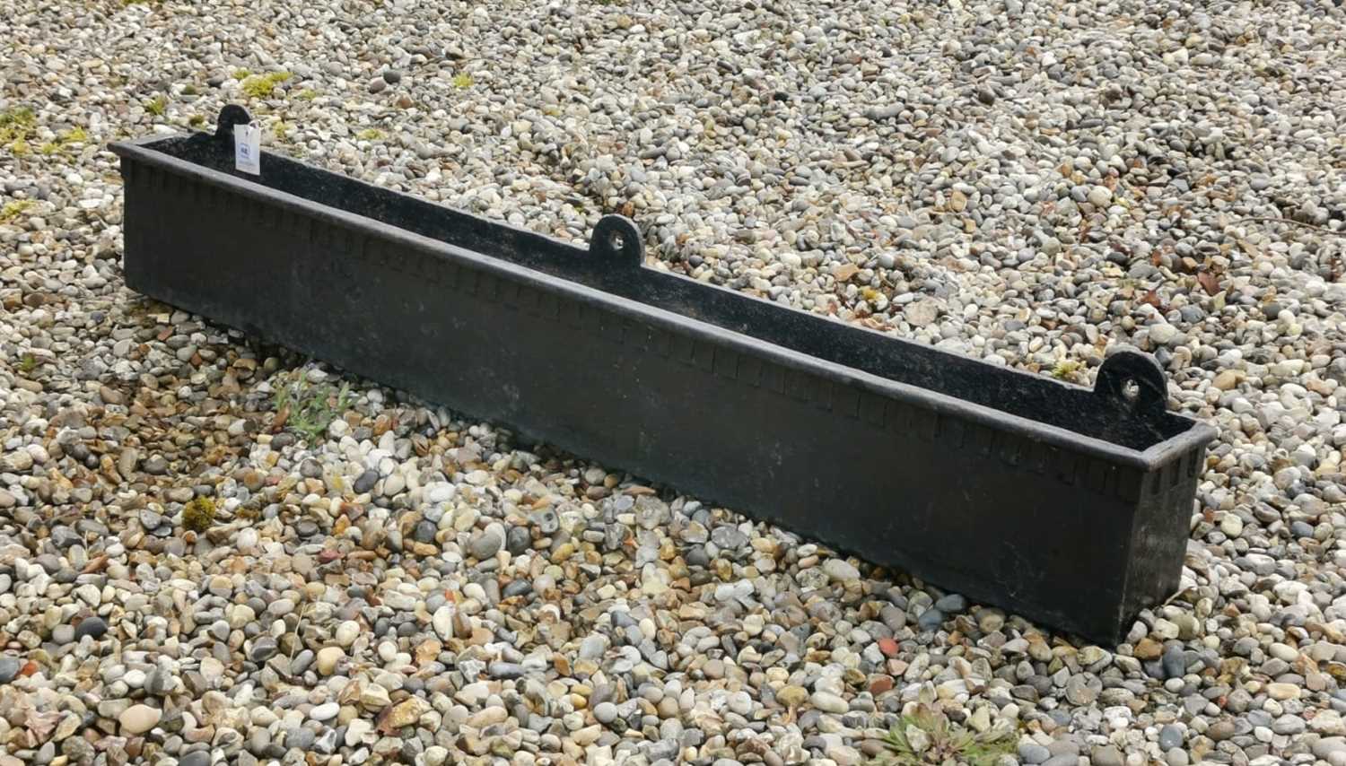 A cast iron window trough | Barnebys