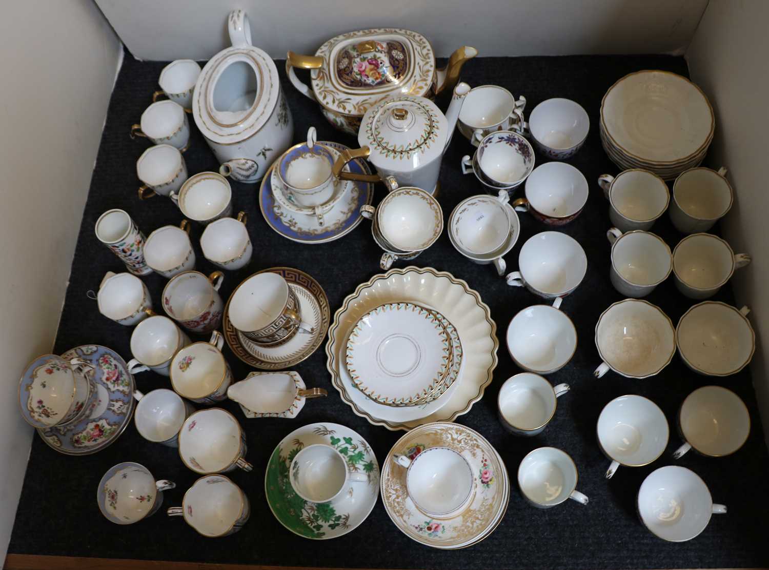 Lot 192 - A collection of tea wares,