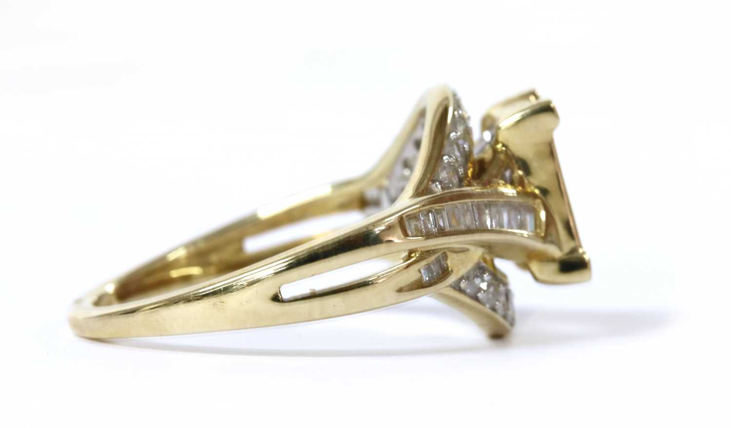 Lot 137 - A 9ct gold diamond cluster ring,