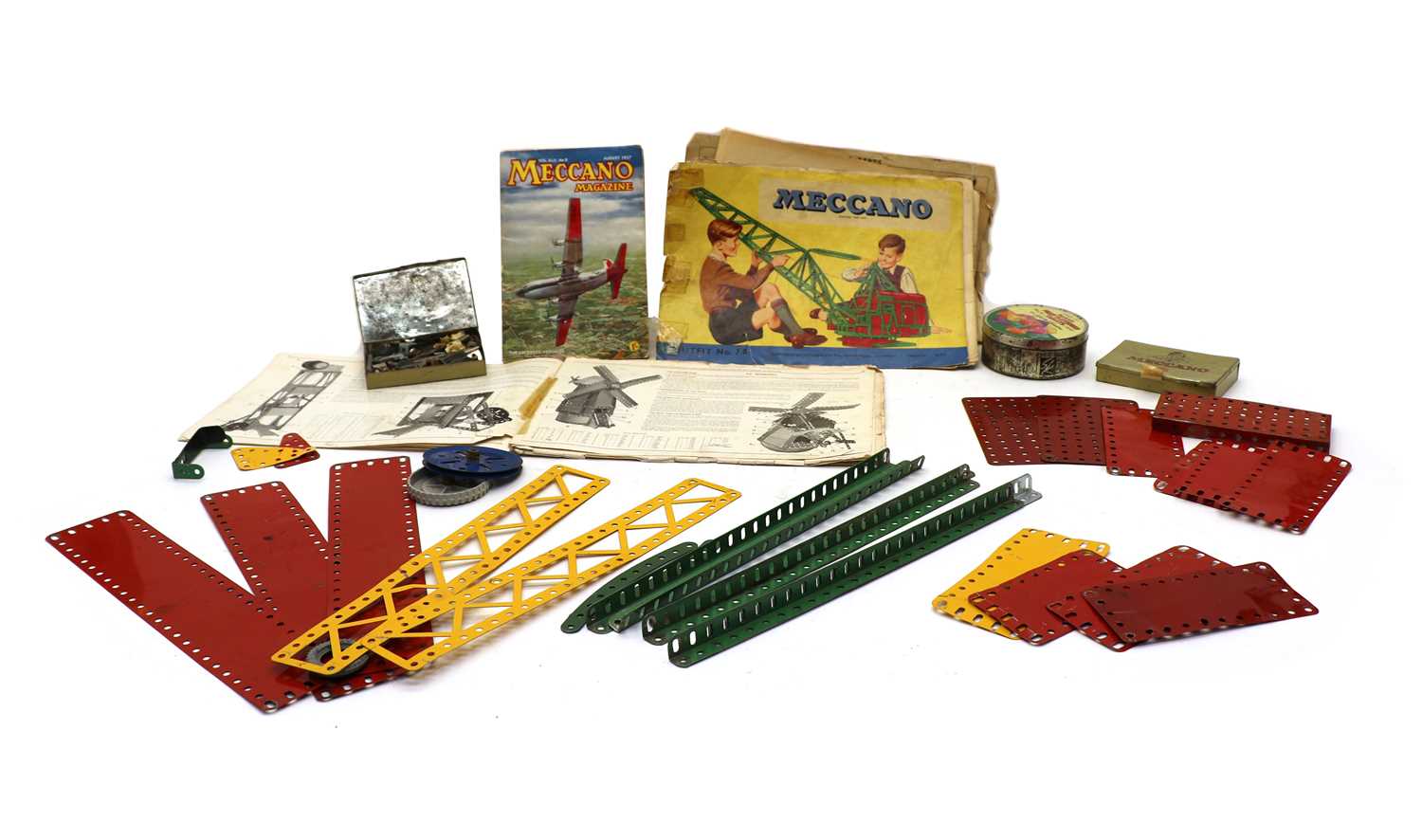 A red and green Meccano set | Barnebys