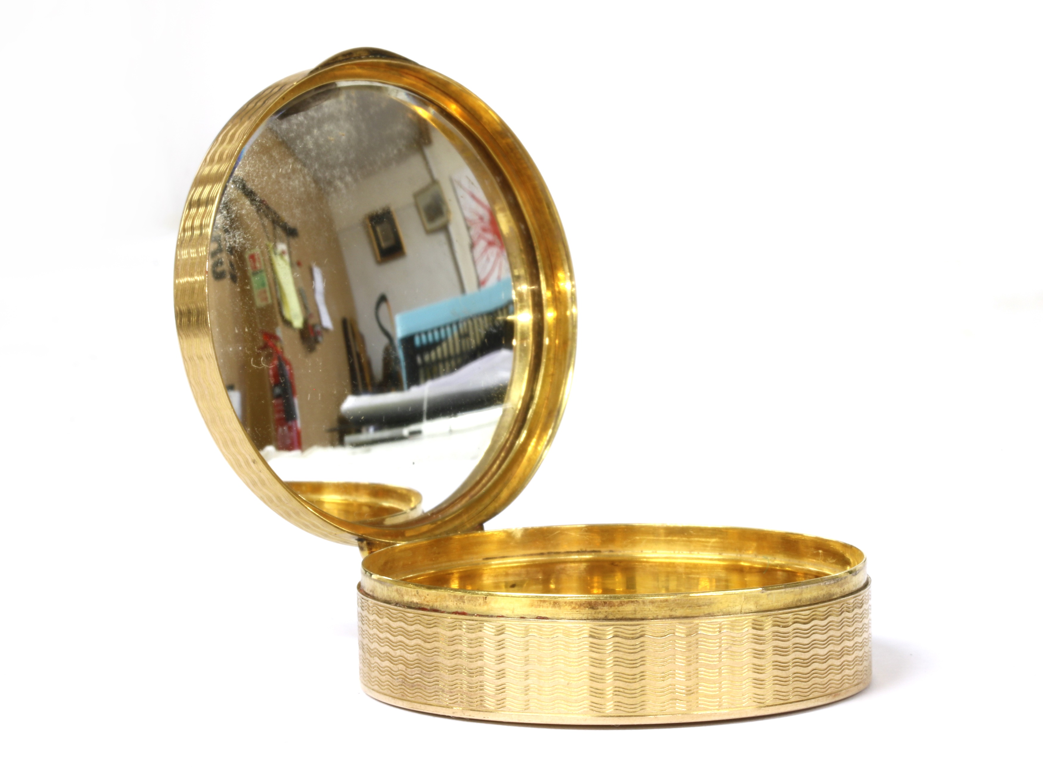 Lot 280 - A 9ct gold mirrored compact,
