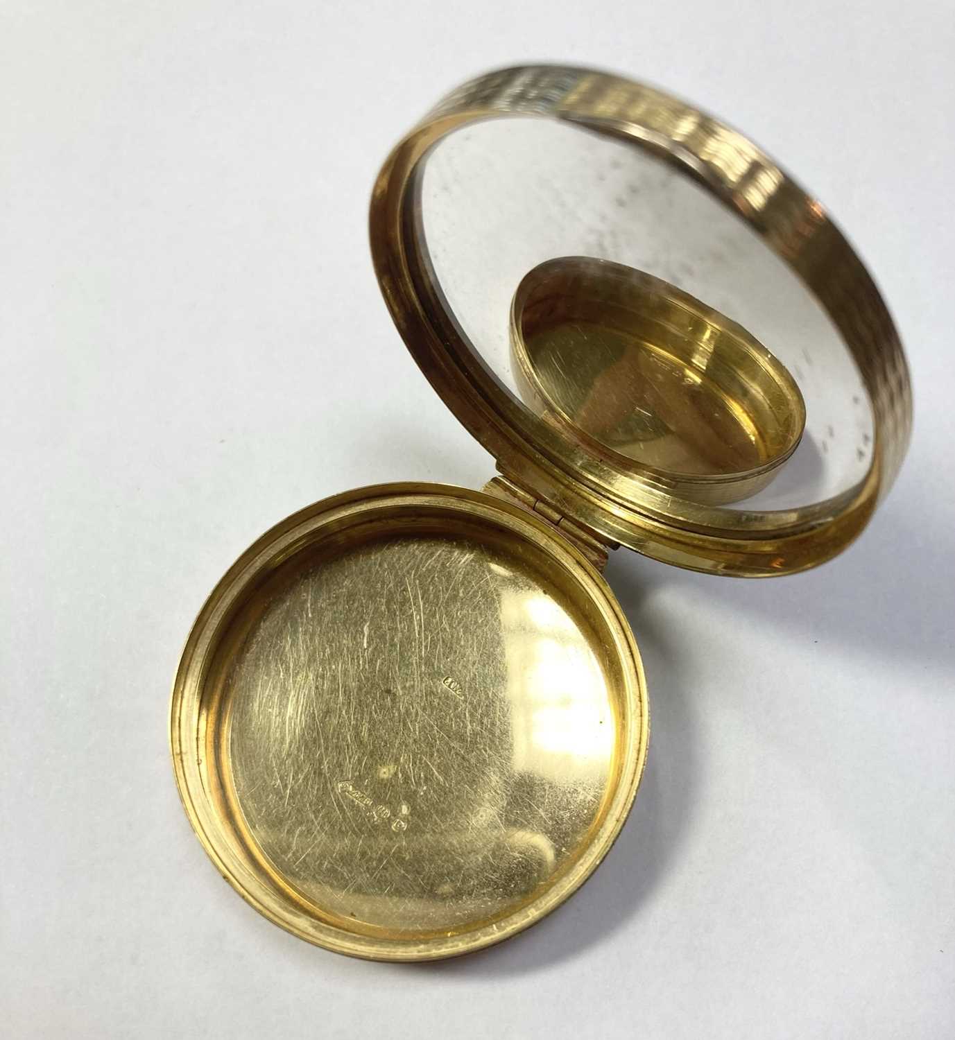 Lot 280 - A 9ct gold mirrored compact,
