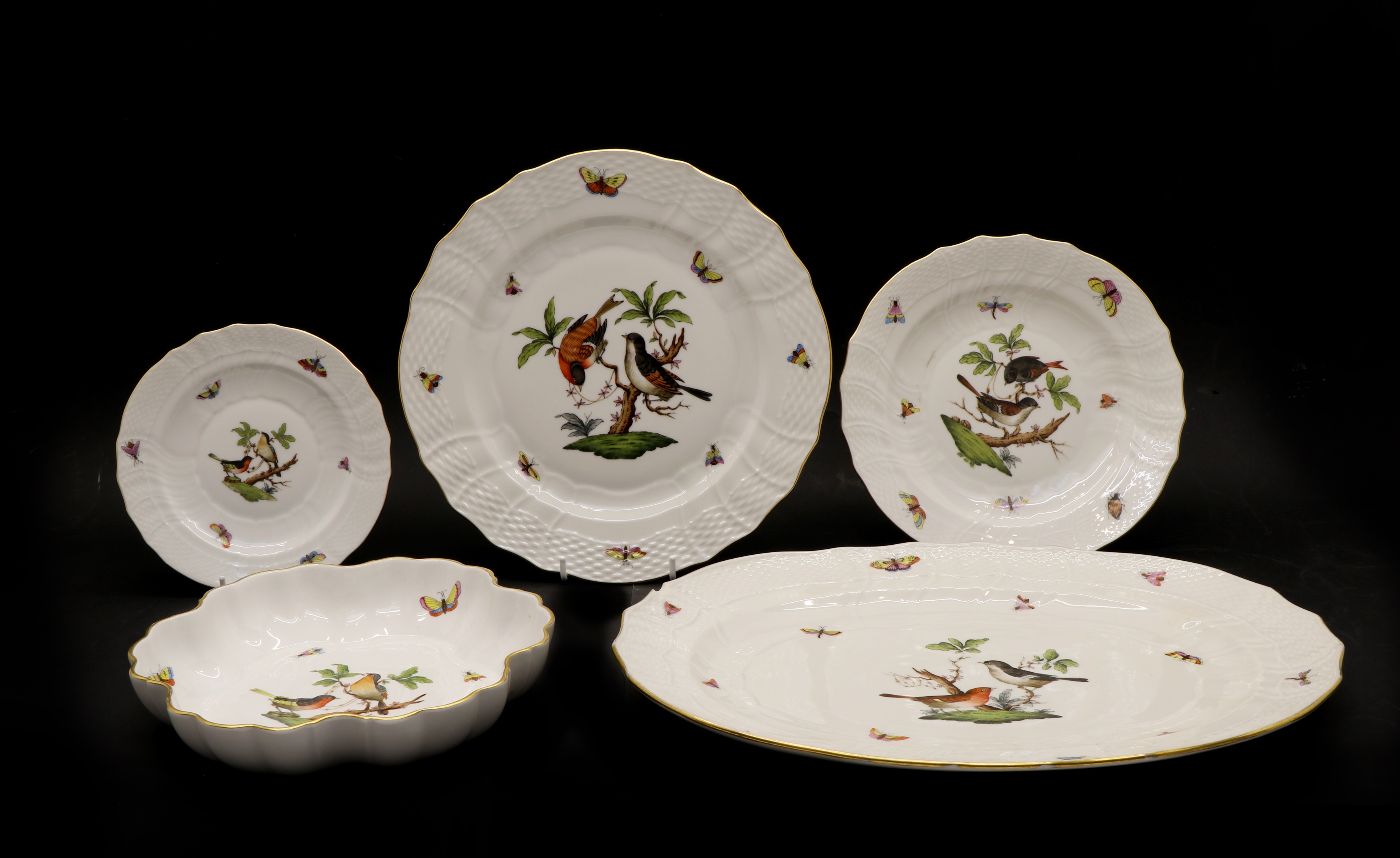 Lot 300 - A Herend porcelain 'Rothschild Bird' pattern