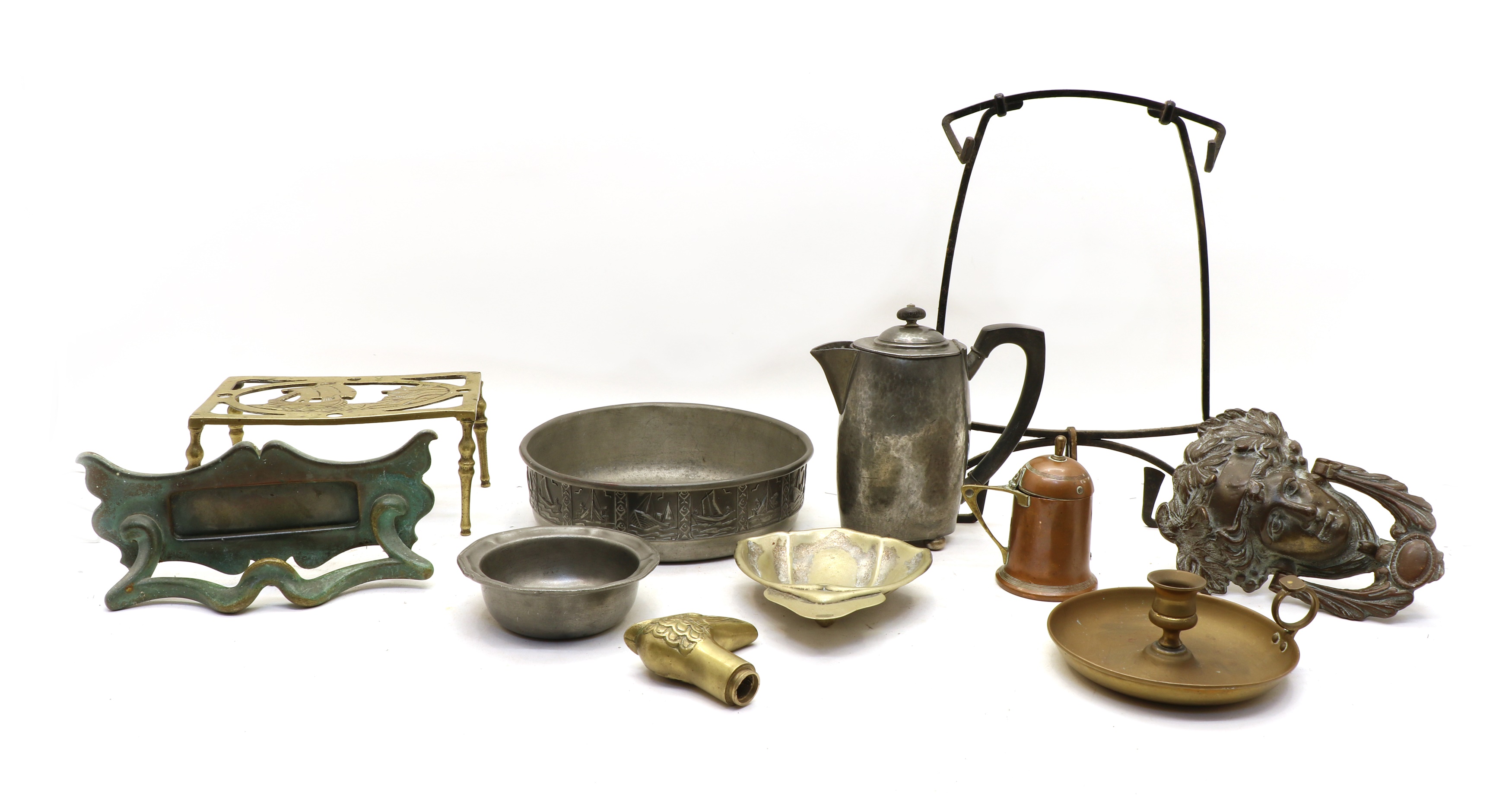 Lot 268 - A collection of metalwares,