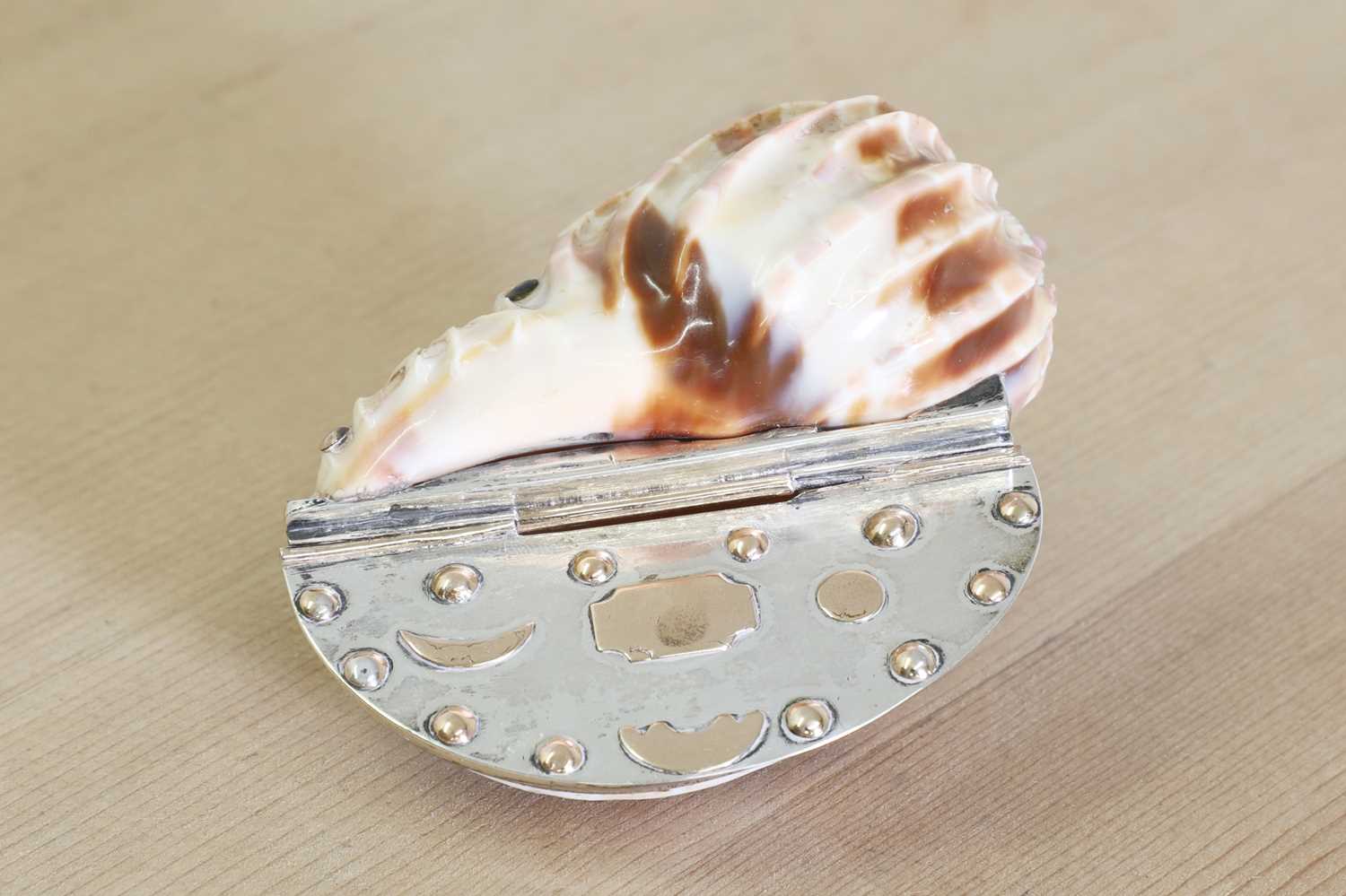 Lot 655 - An imperial harp shell box,