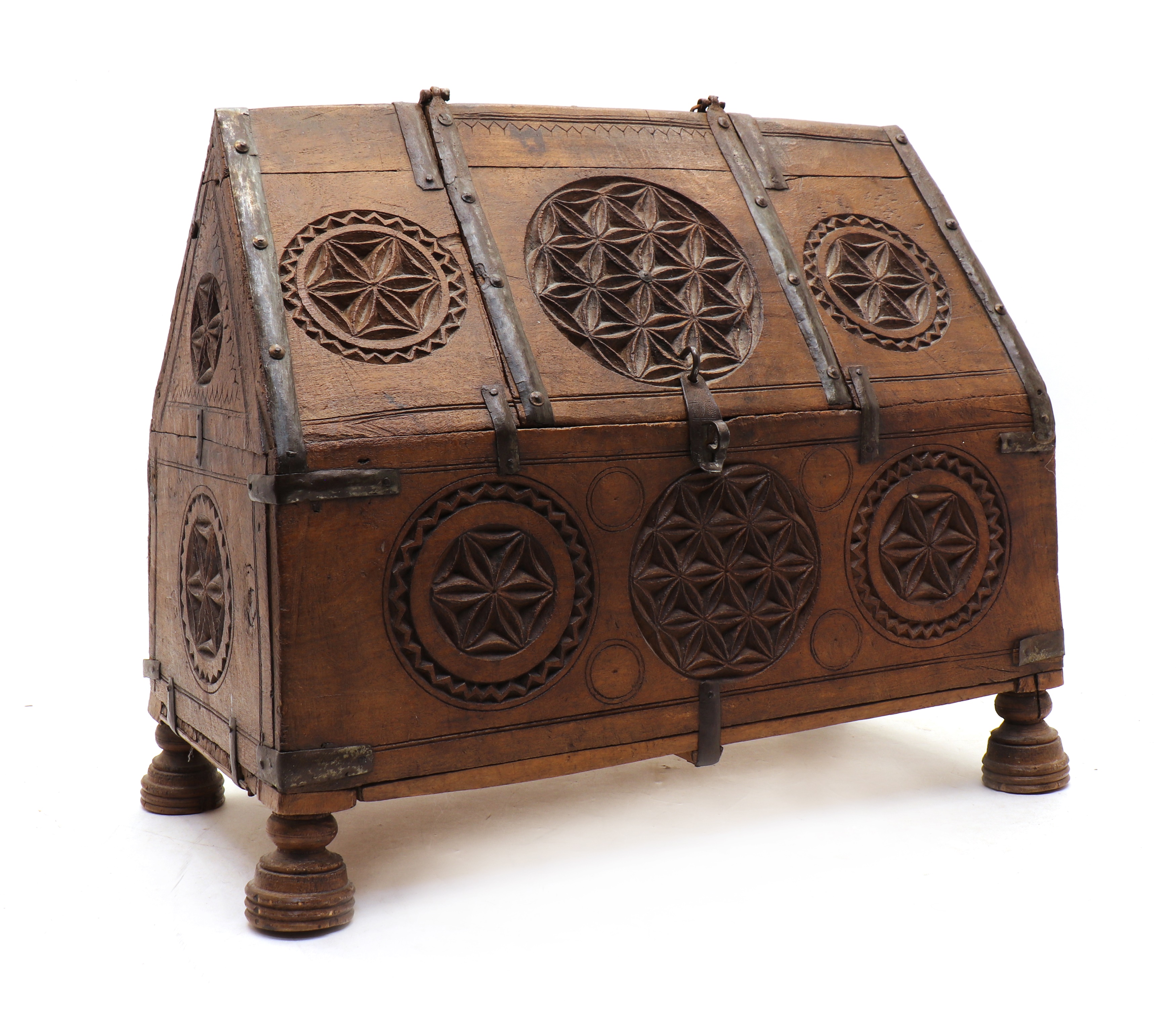 Lot 167 - A Swat Valley casket,