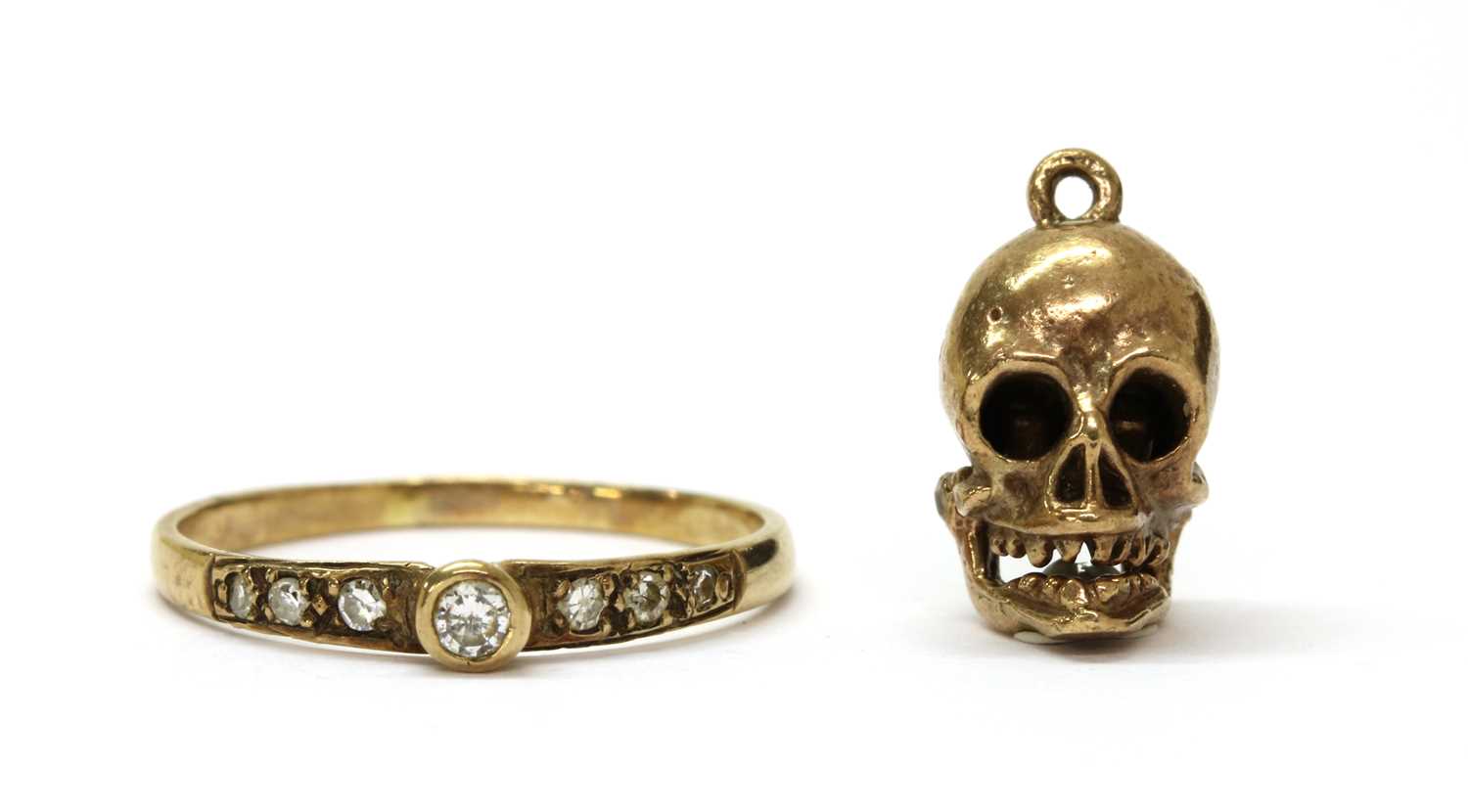Lot 357 - A 9ct gold diamond set ring,