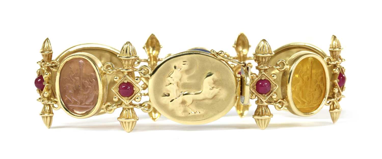 Lot 91 - An Italian gold bracelet by Tagliamonte,
