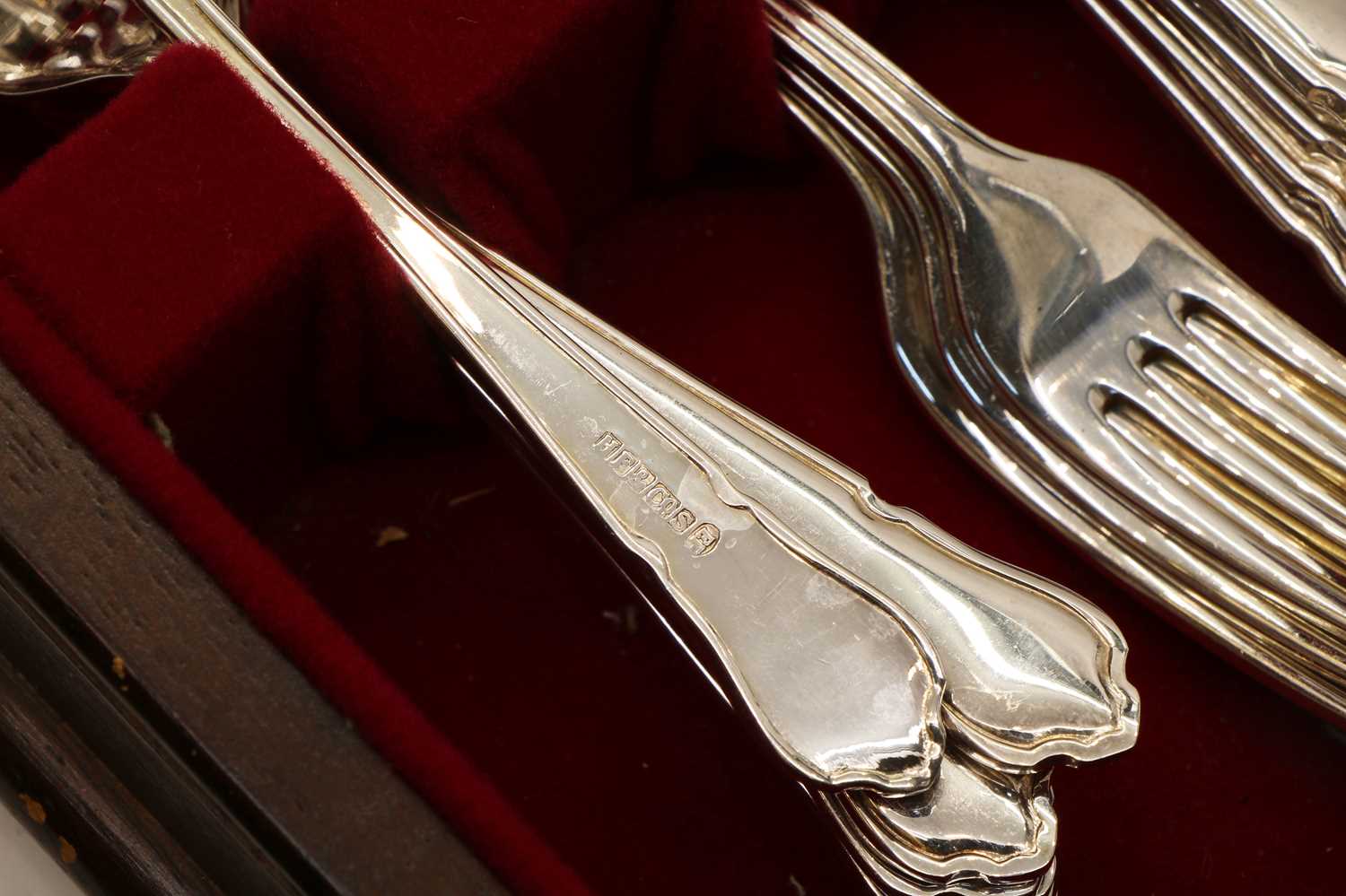 Lot 24 - An Allander canteen of silver plated Dubarry