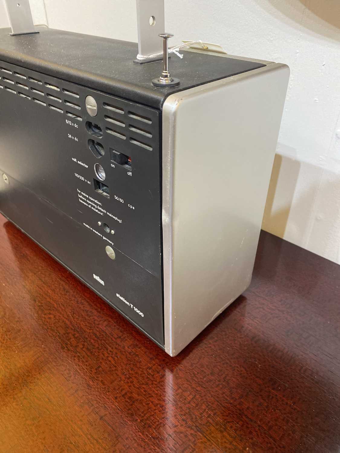 Lot 529 - A German Braun 'T1000' radio,