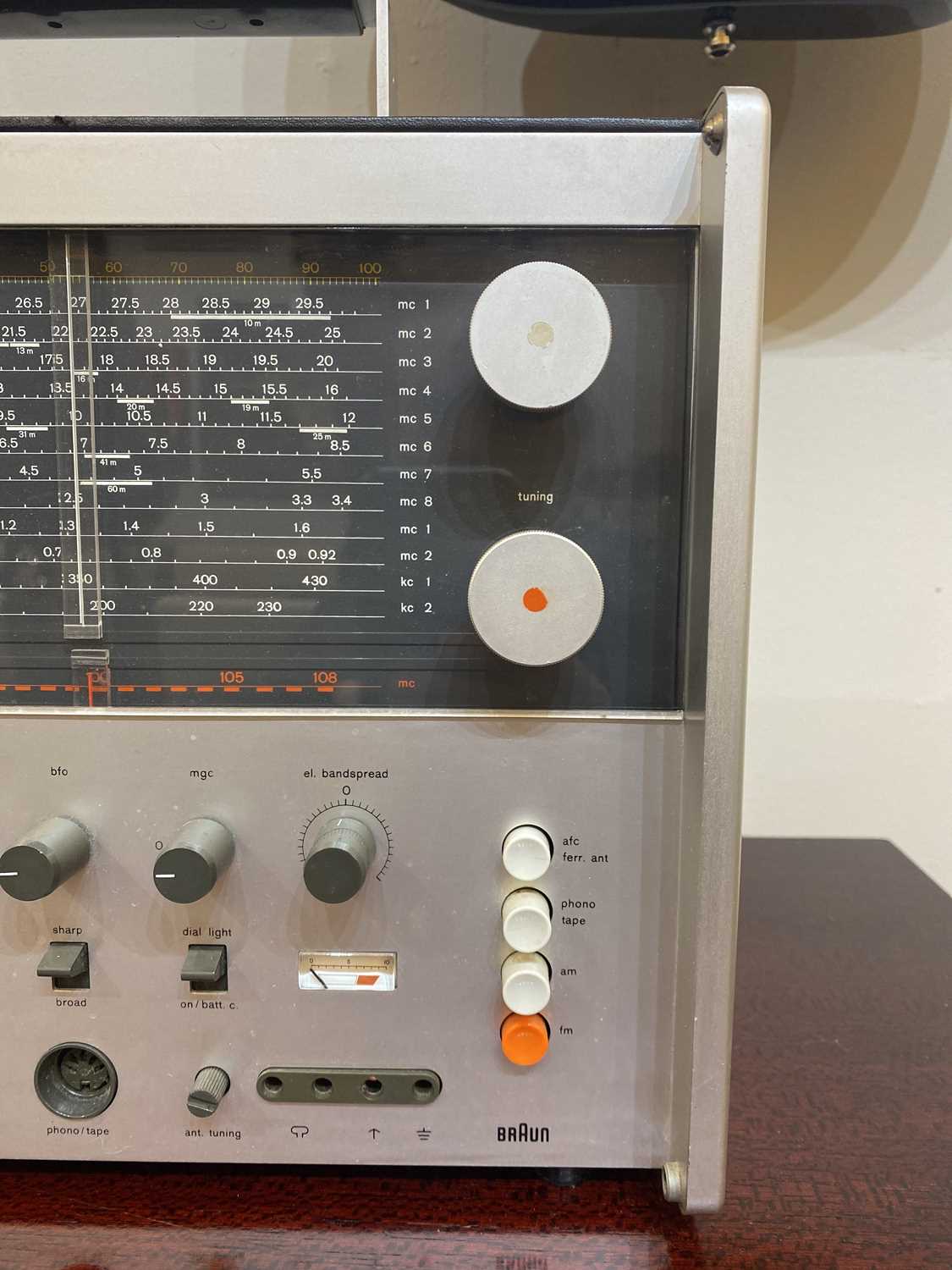 Lot 529 - A German Braun 'T1000' radio,