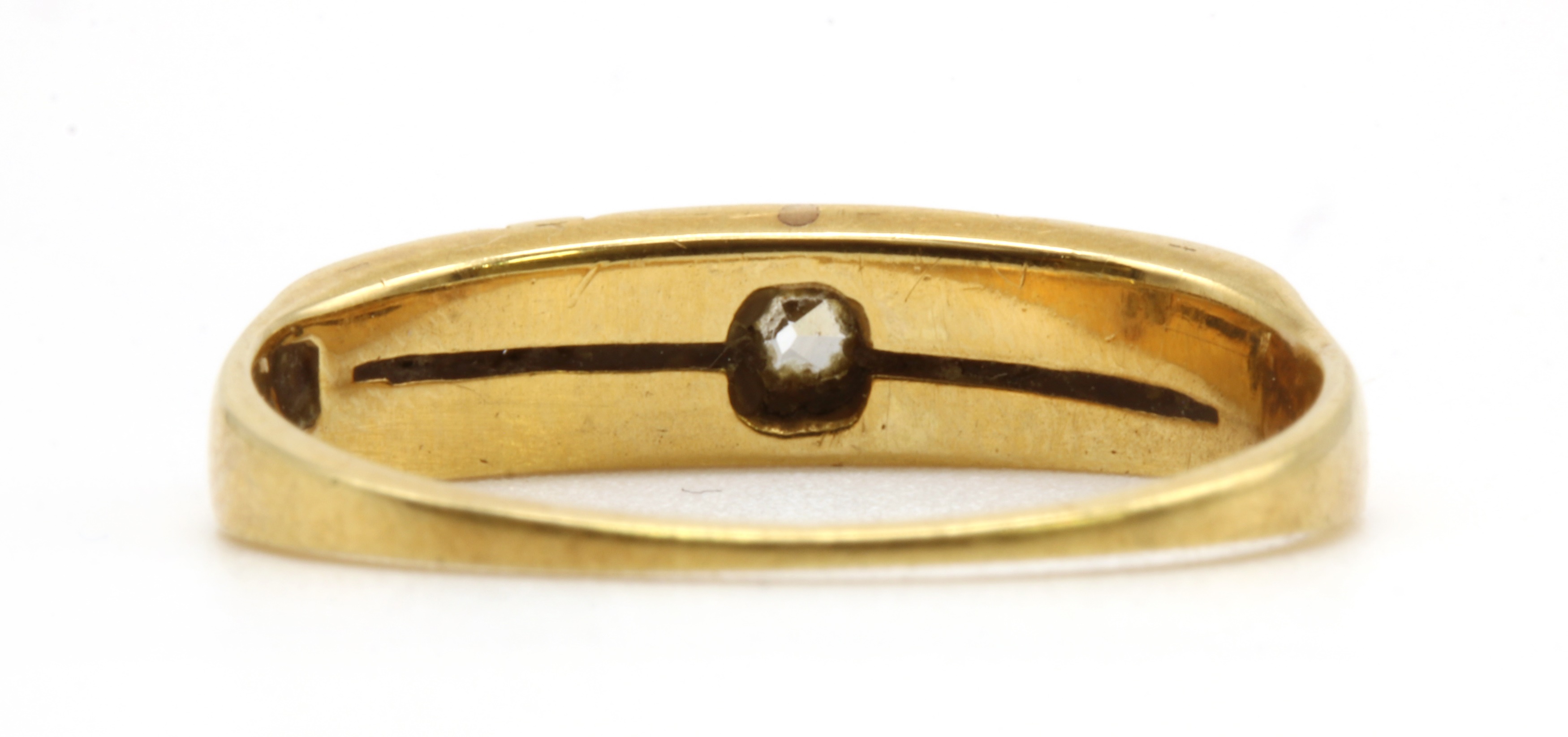 Lot 3 - A gold single stone diamond ring,