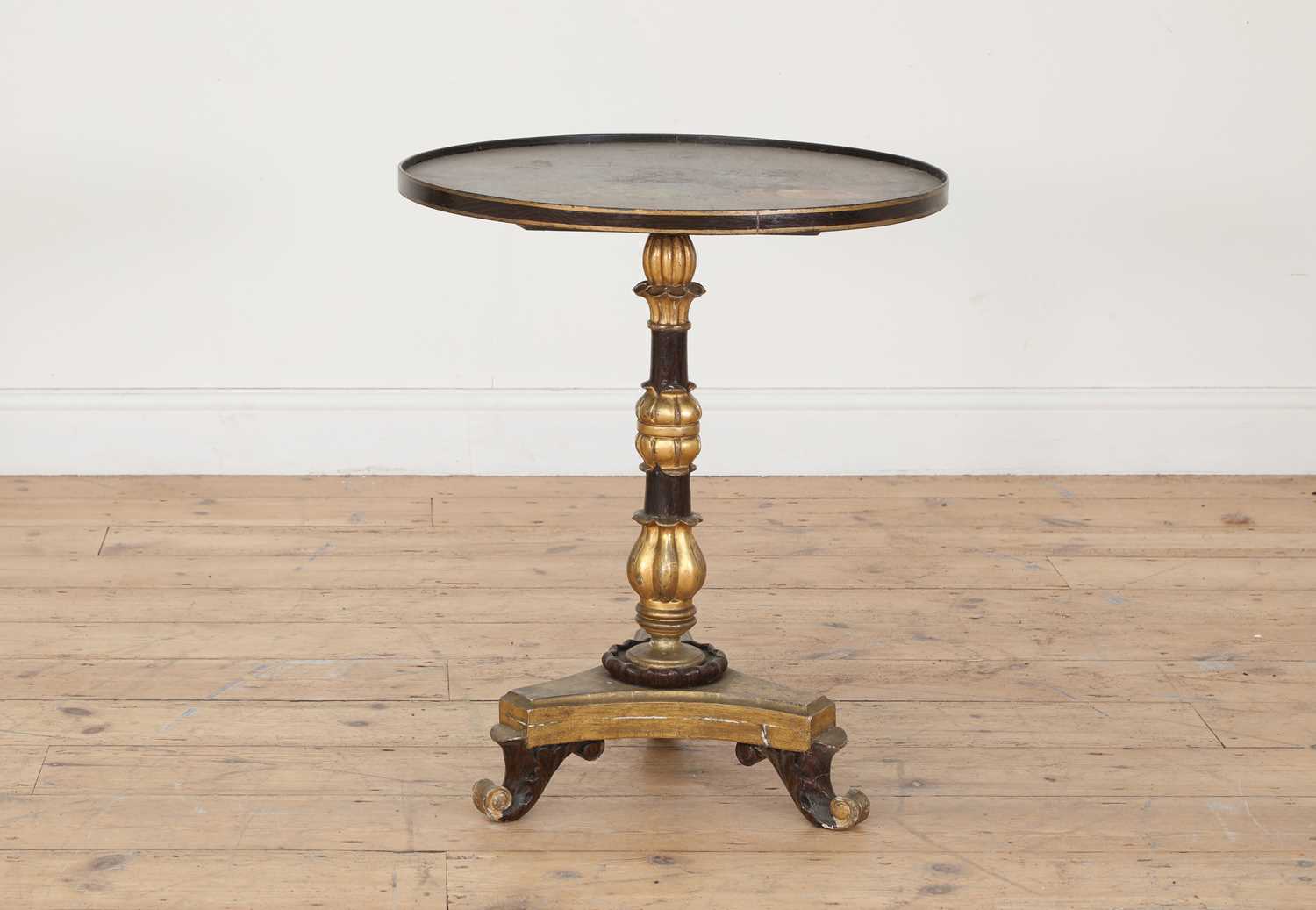 Lot 533 - A circular low occasional table,