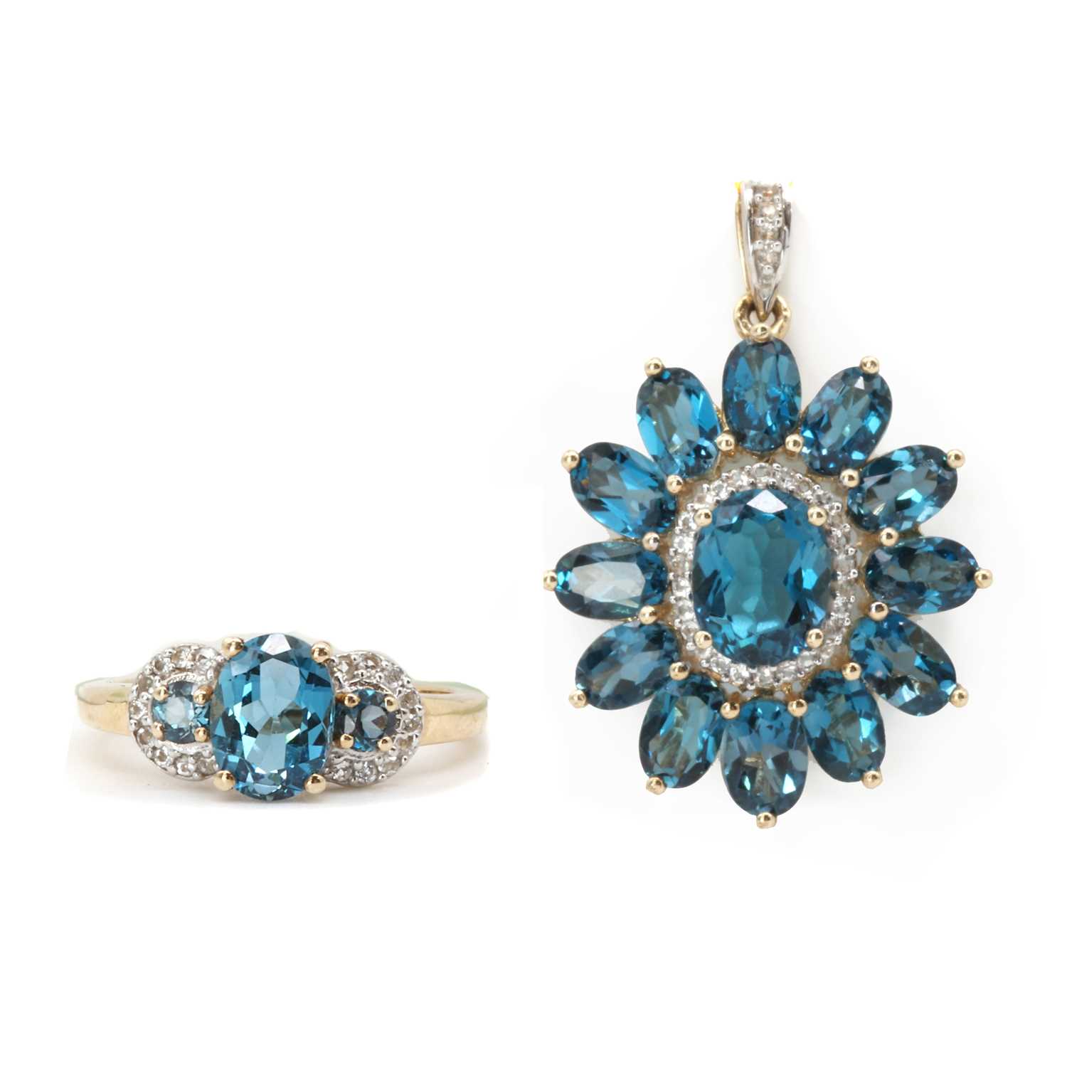 Lot 201 - A 9ct gold blue topaz cluster pendant