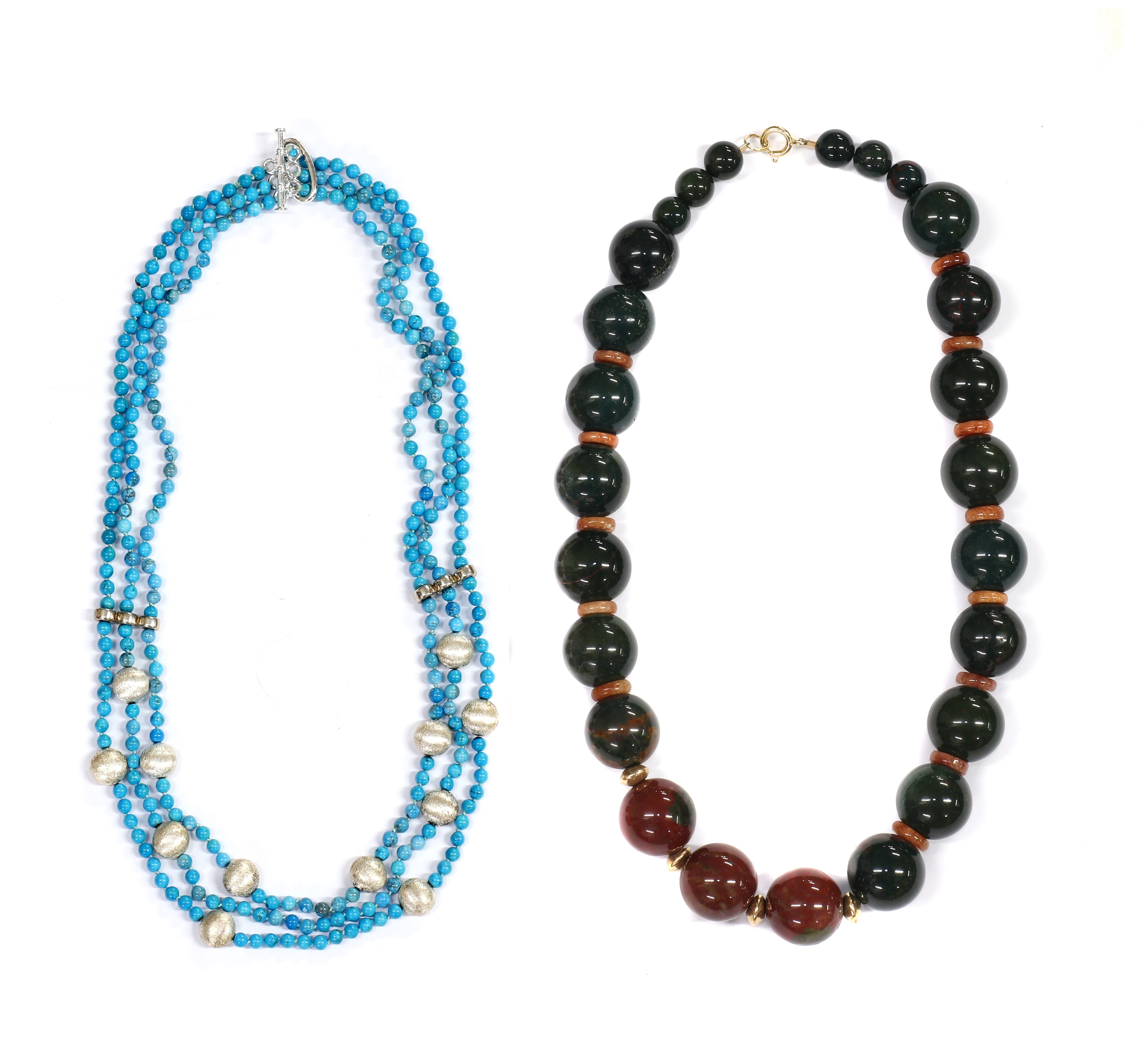 Lot 407 - A bloodstone bead necklace,