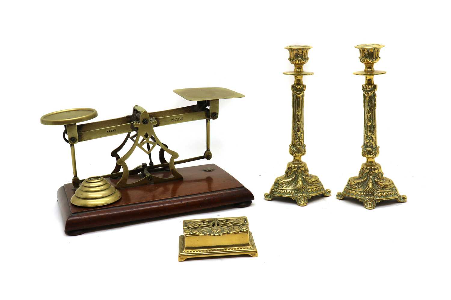 Lot 310 - A set of Avery brass shop scales