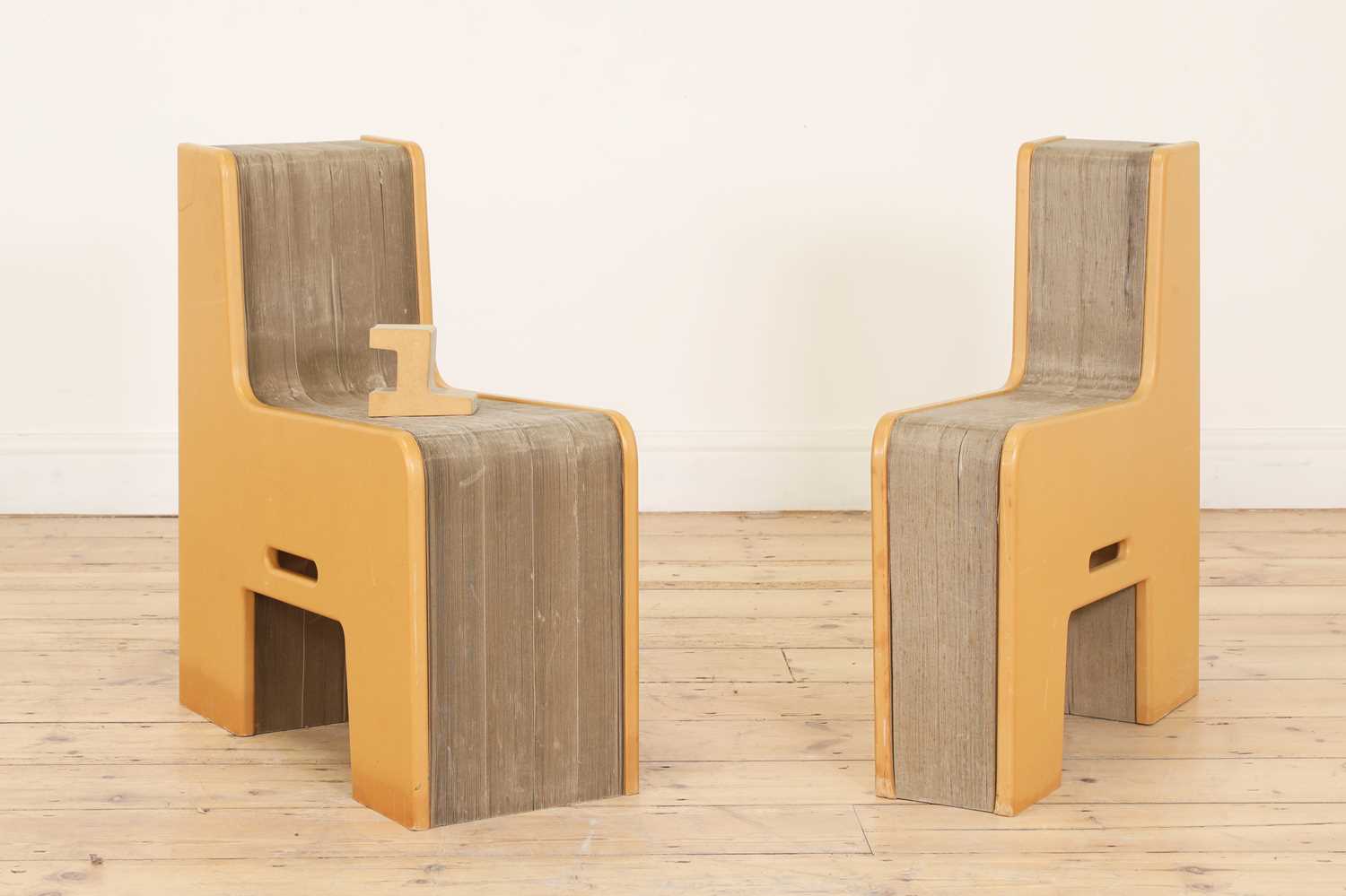 Lot 601 - A 'Flexible Love' expandable chair/settee,