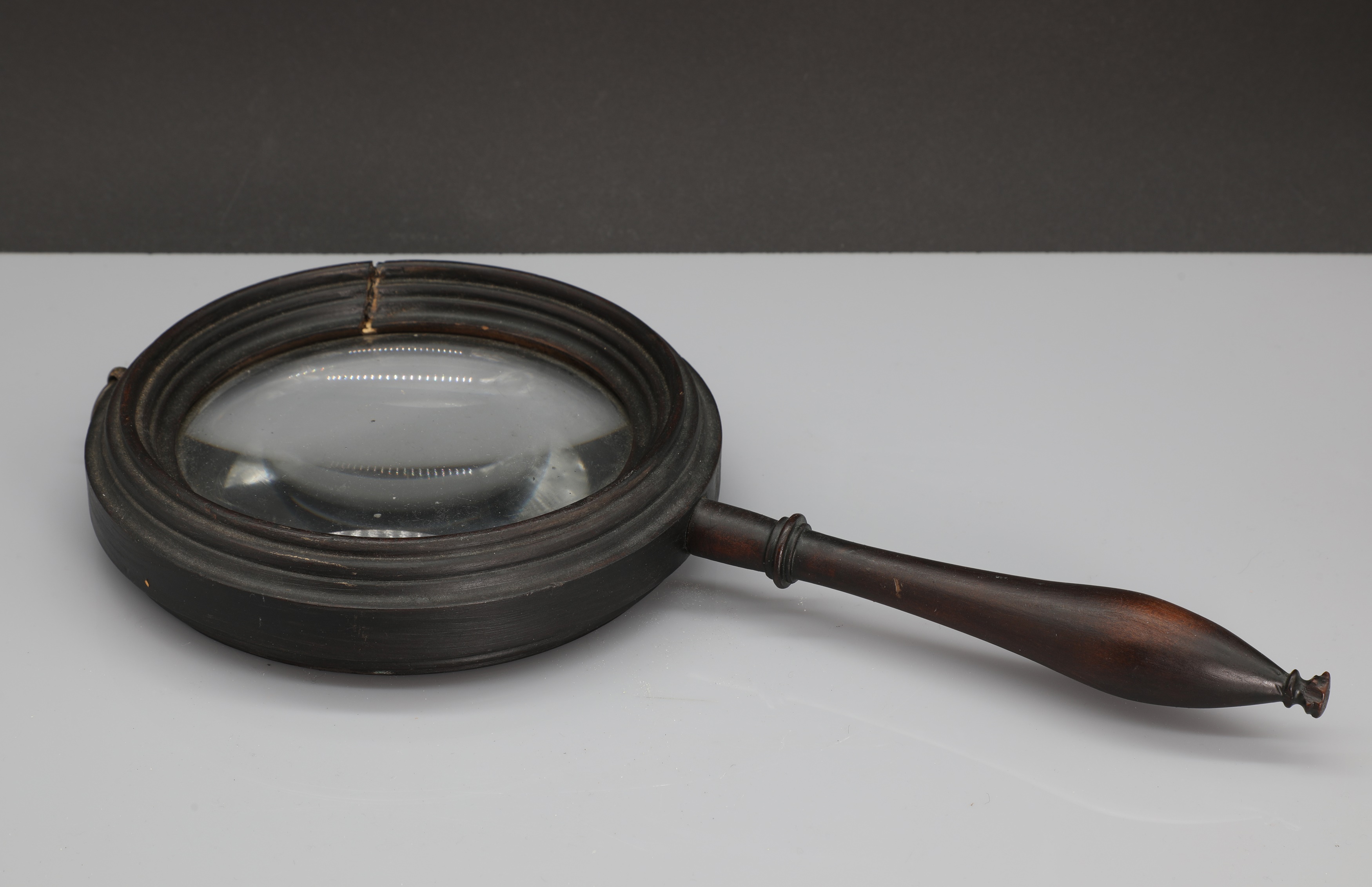 Lot 121 - A magnifying glass,