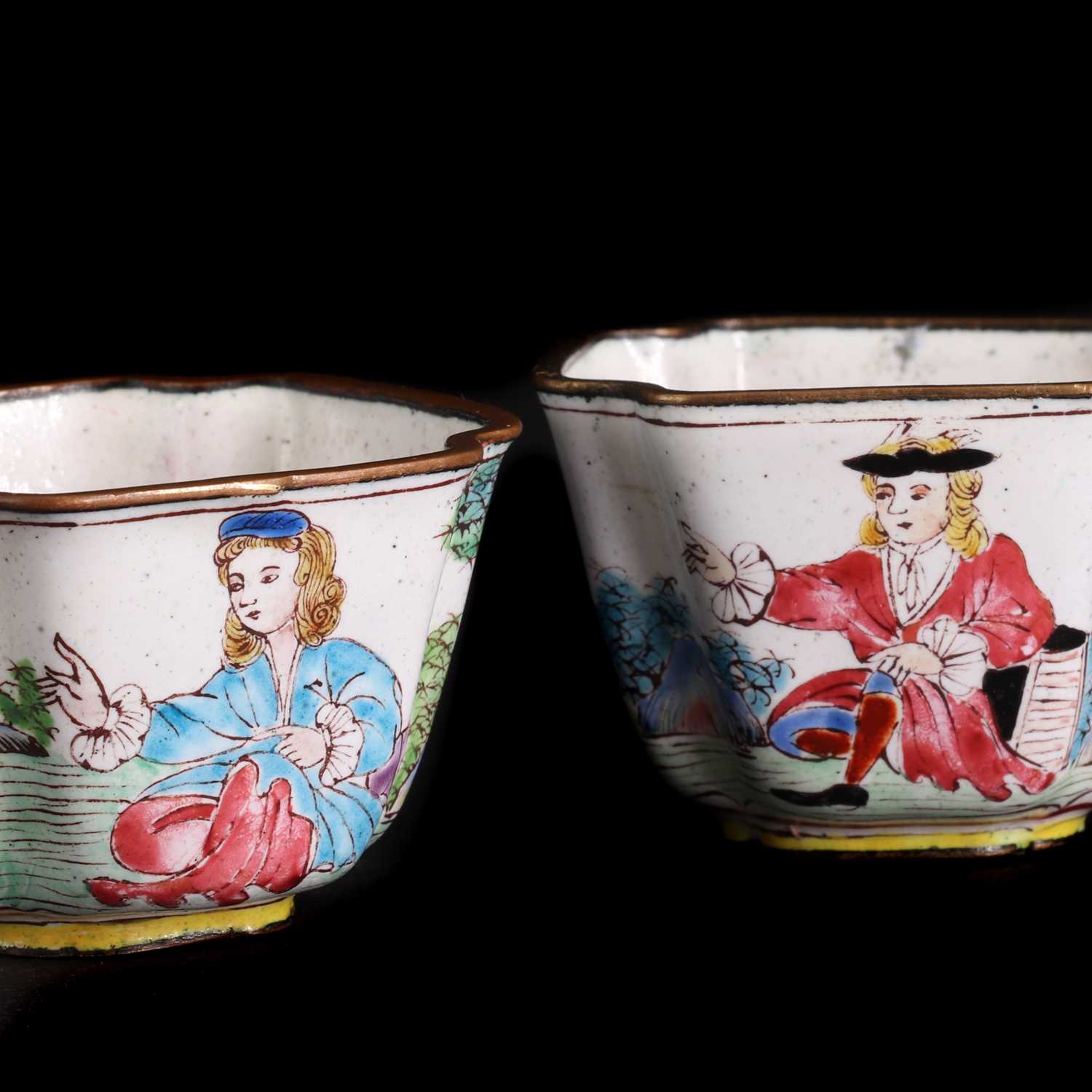 Lot 475 - A pair of small Chinese enamel cups