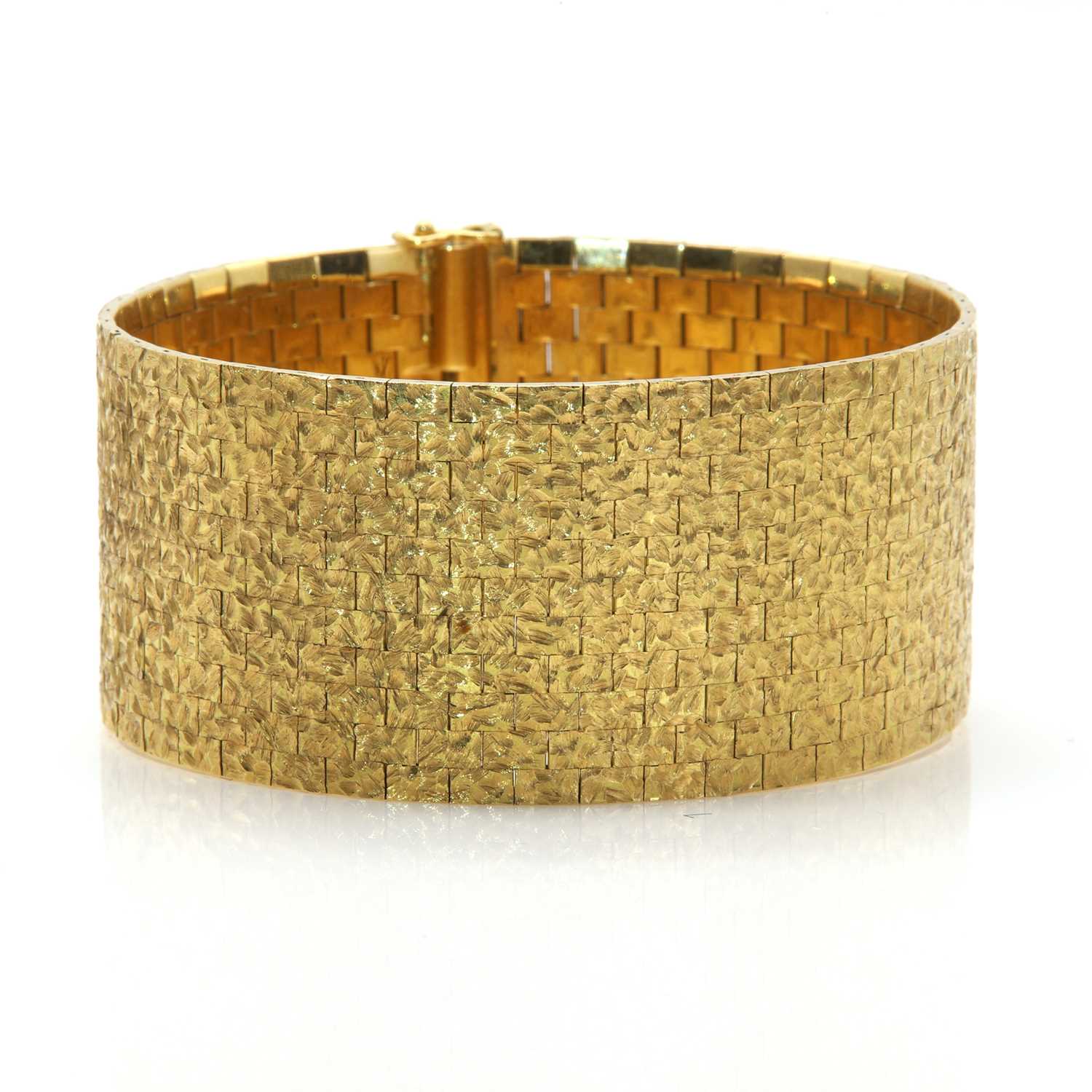 Lot 188 - An 18ct gold eleven row brick link bracelet,