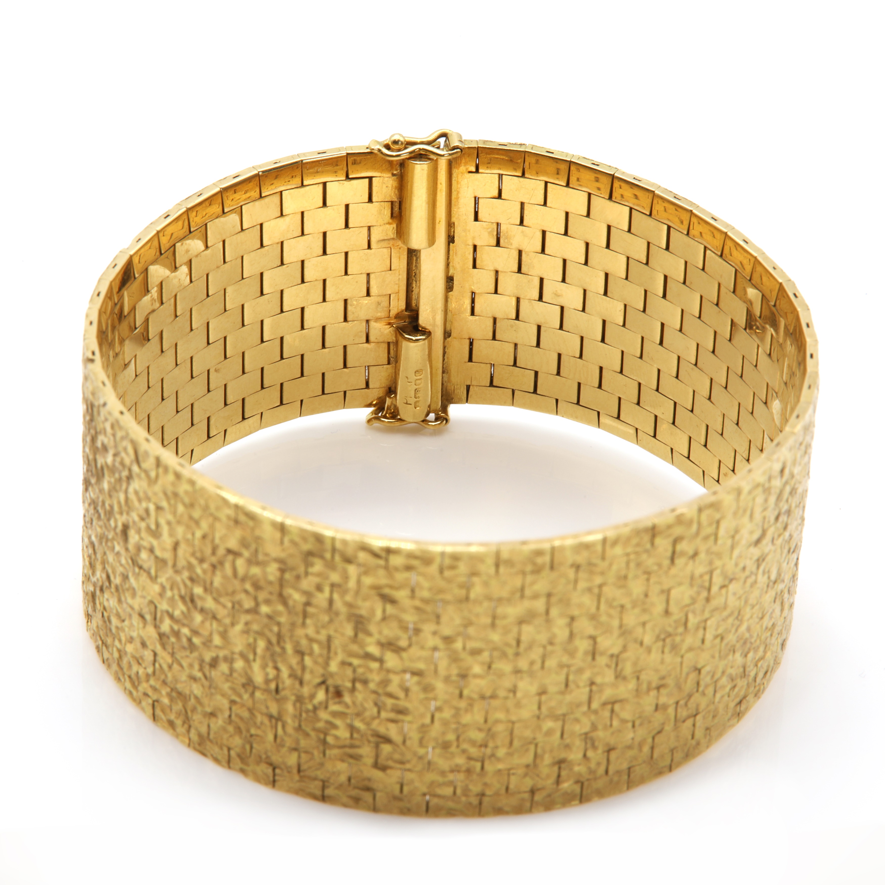 Lot 188 - An 18ct gold eleven row brick link bracelet,